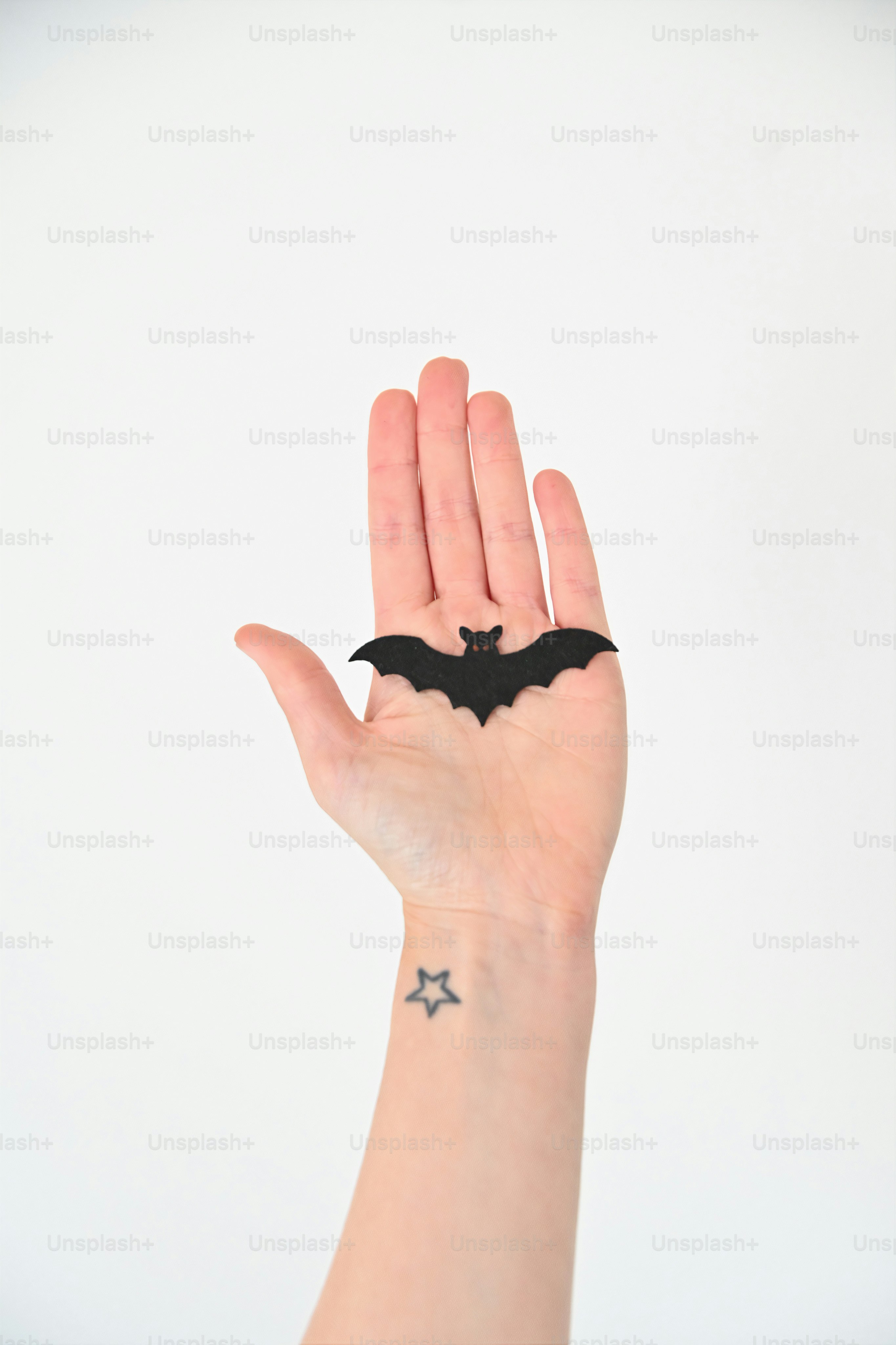 A person's hand with a bat tattoo on it photo – Wrist Image on Unsplash
