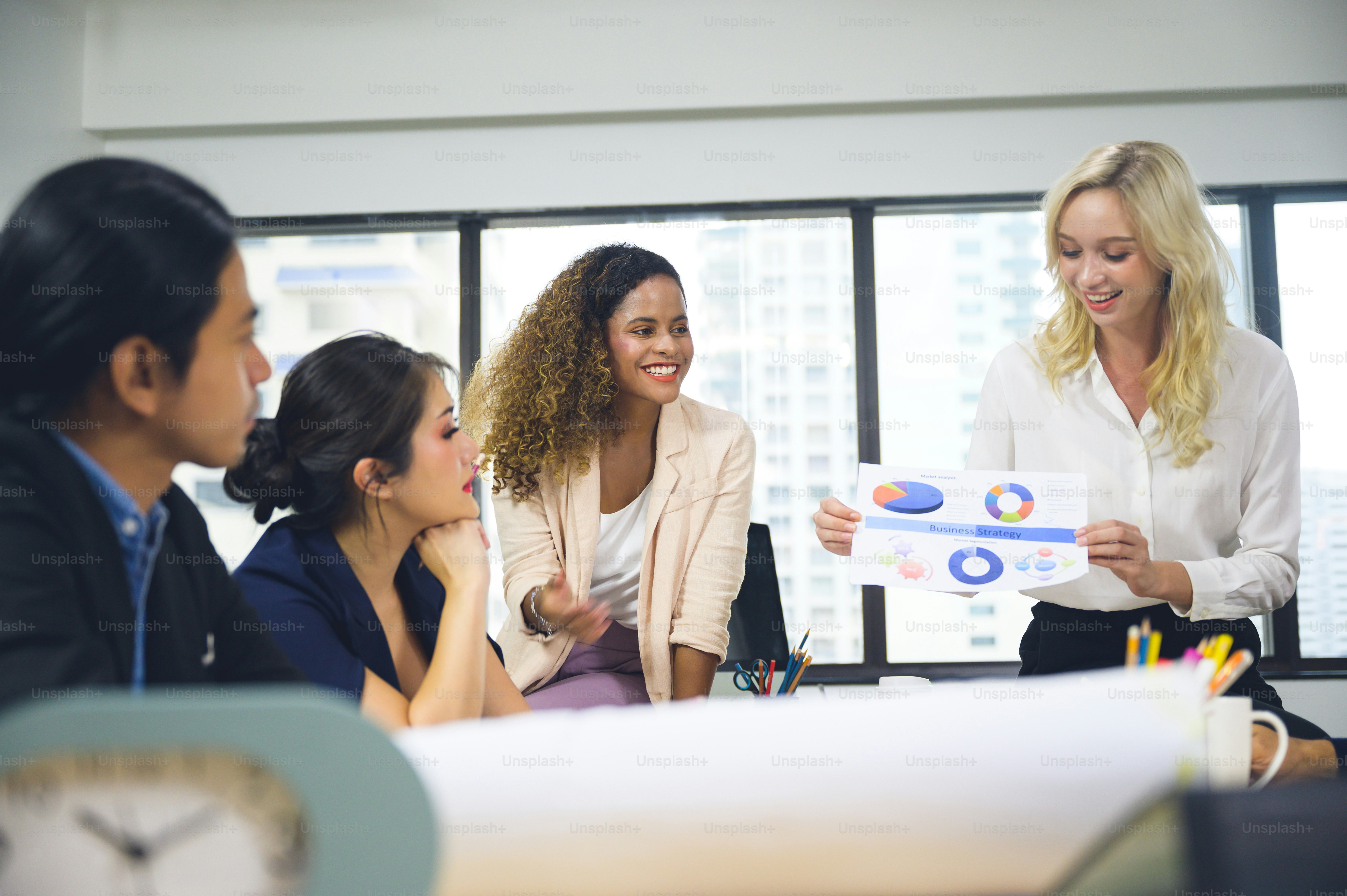 Business people present the business project photo – Graph Image on ...