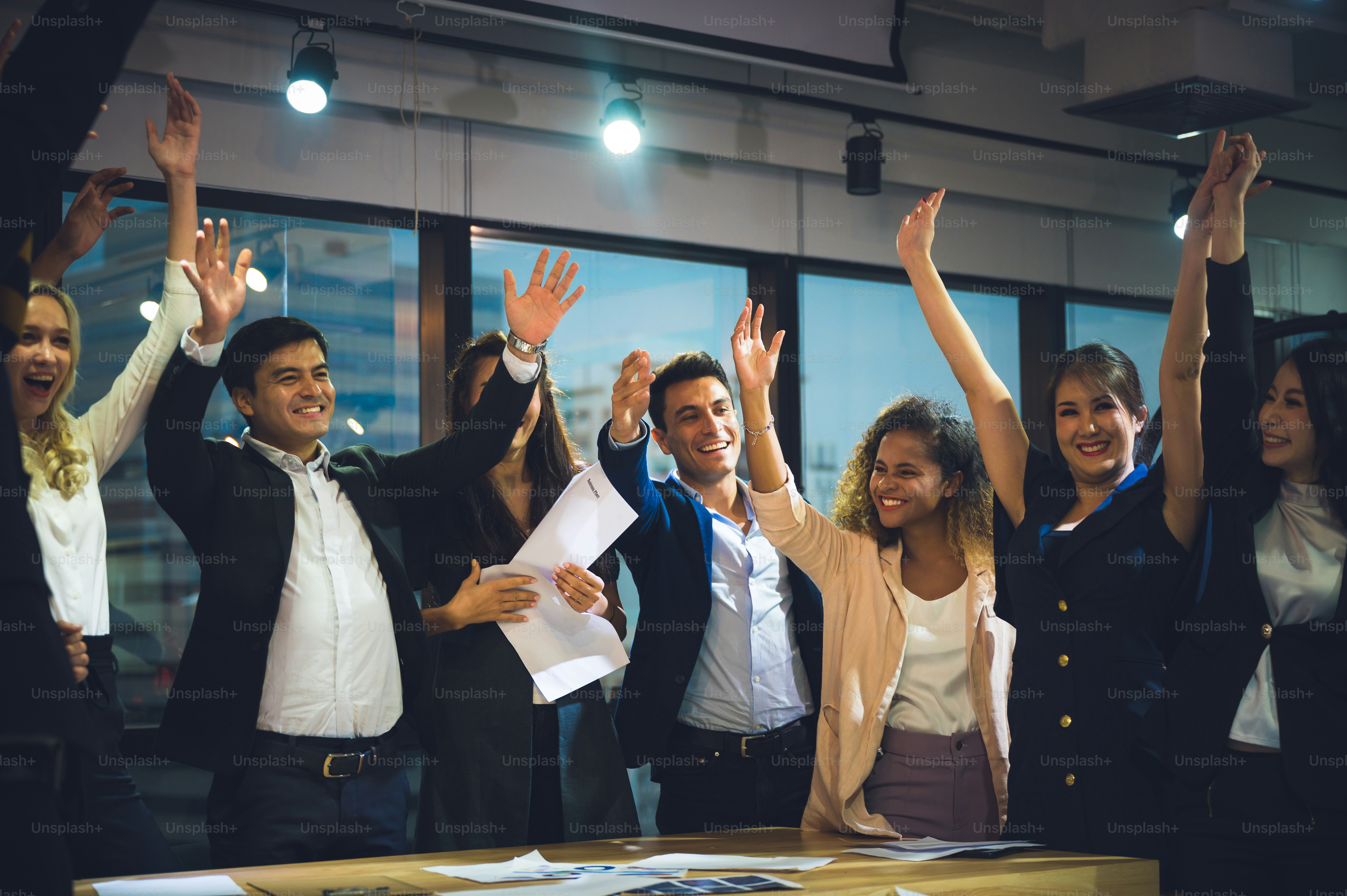 Business people present the business project photo – Graph Image on ...