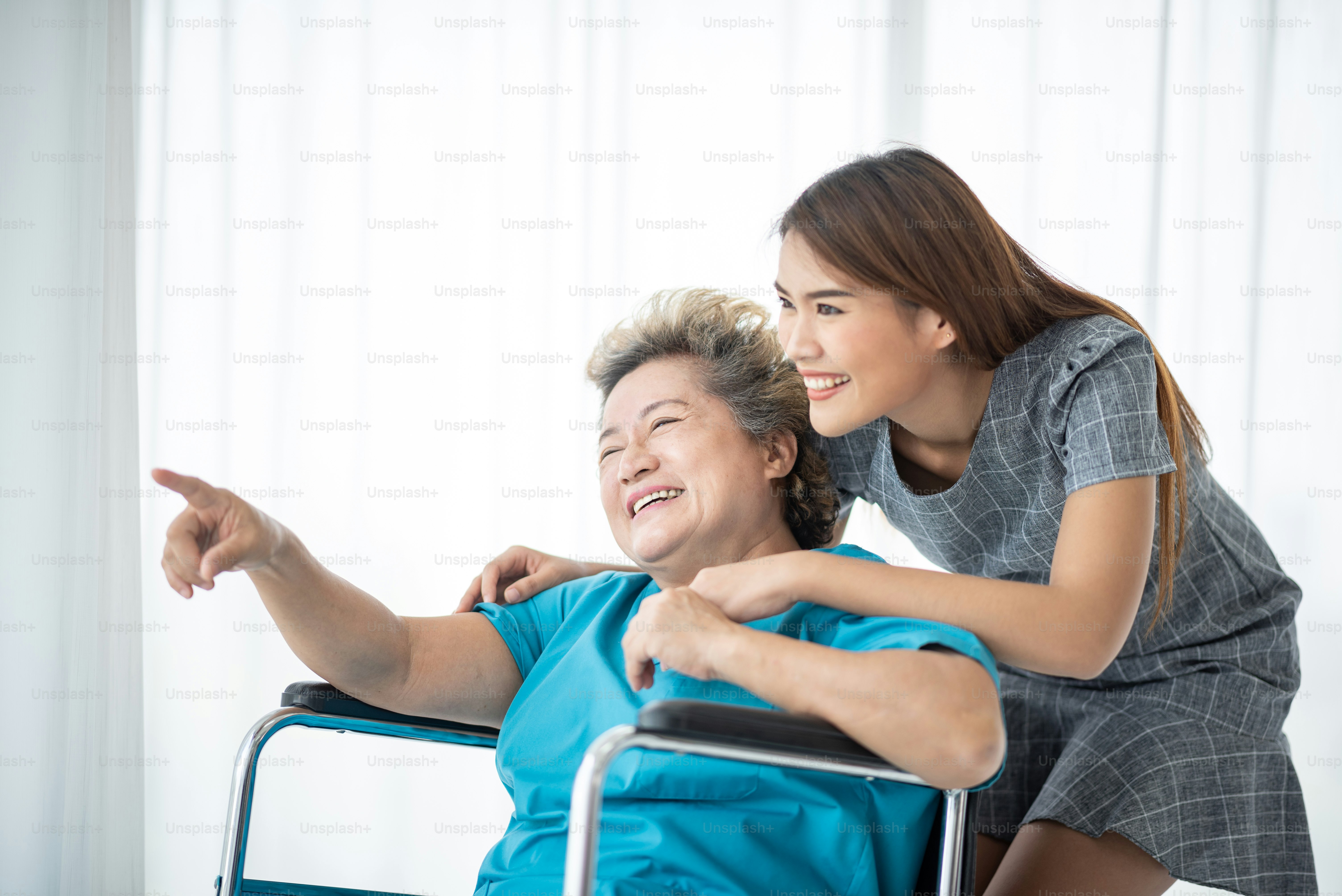 La patiente est heureuse lorsque sa fille vient lui rendre visite ...