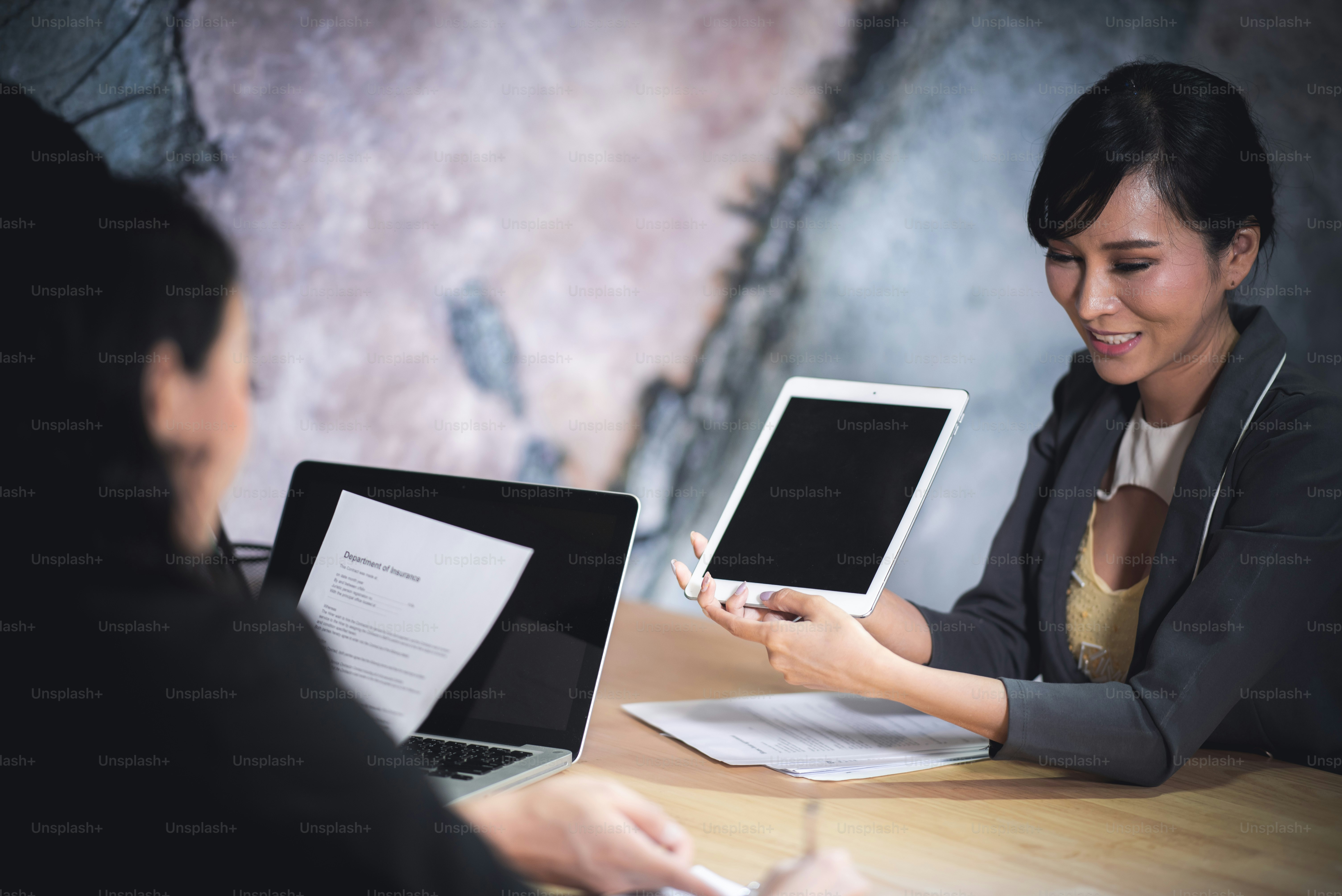 Business people present the business project photo – Graph Image on ...