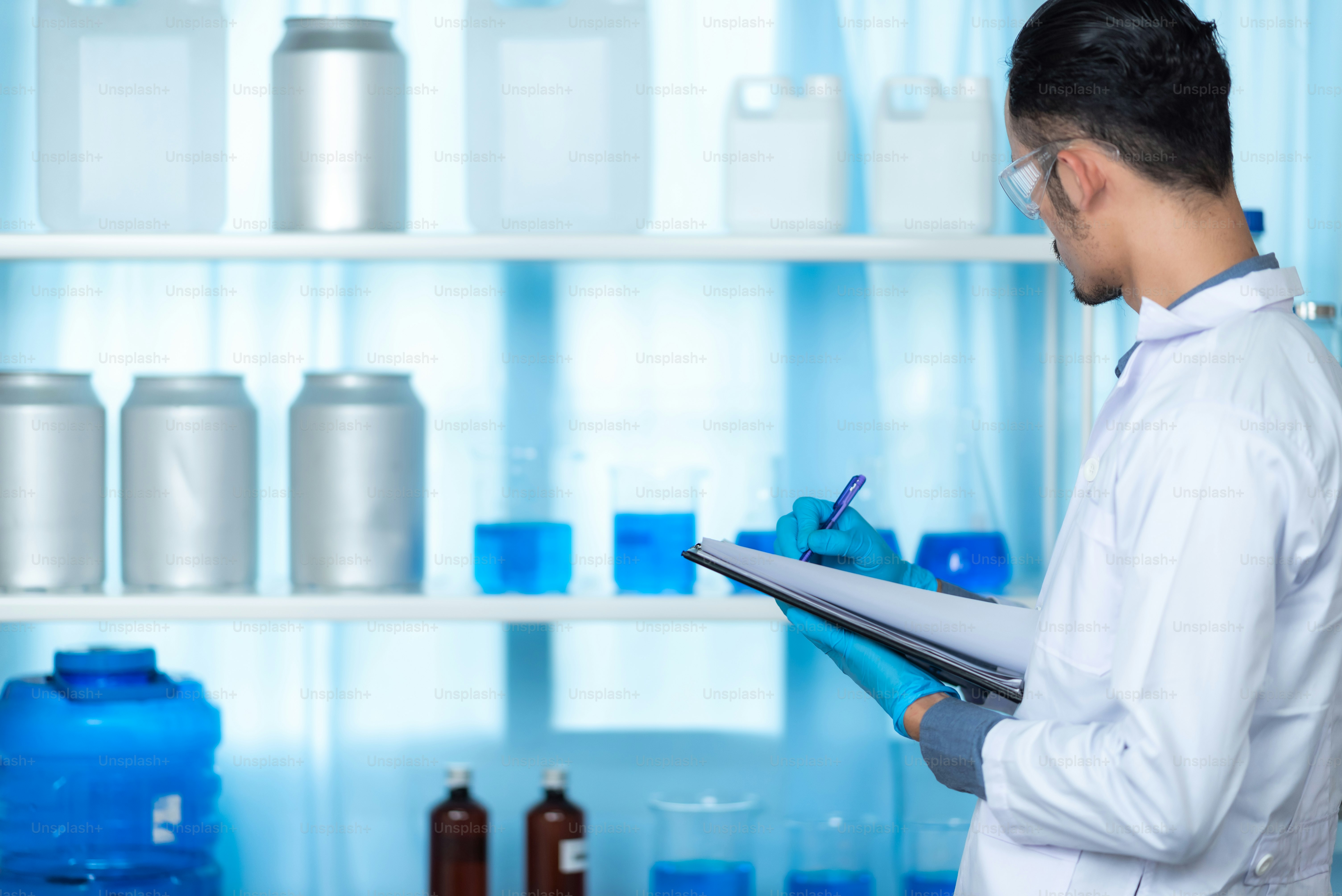 Gesundheitsforscher arbeiten im Life-Science-Labor Foto – Bild zum ...