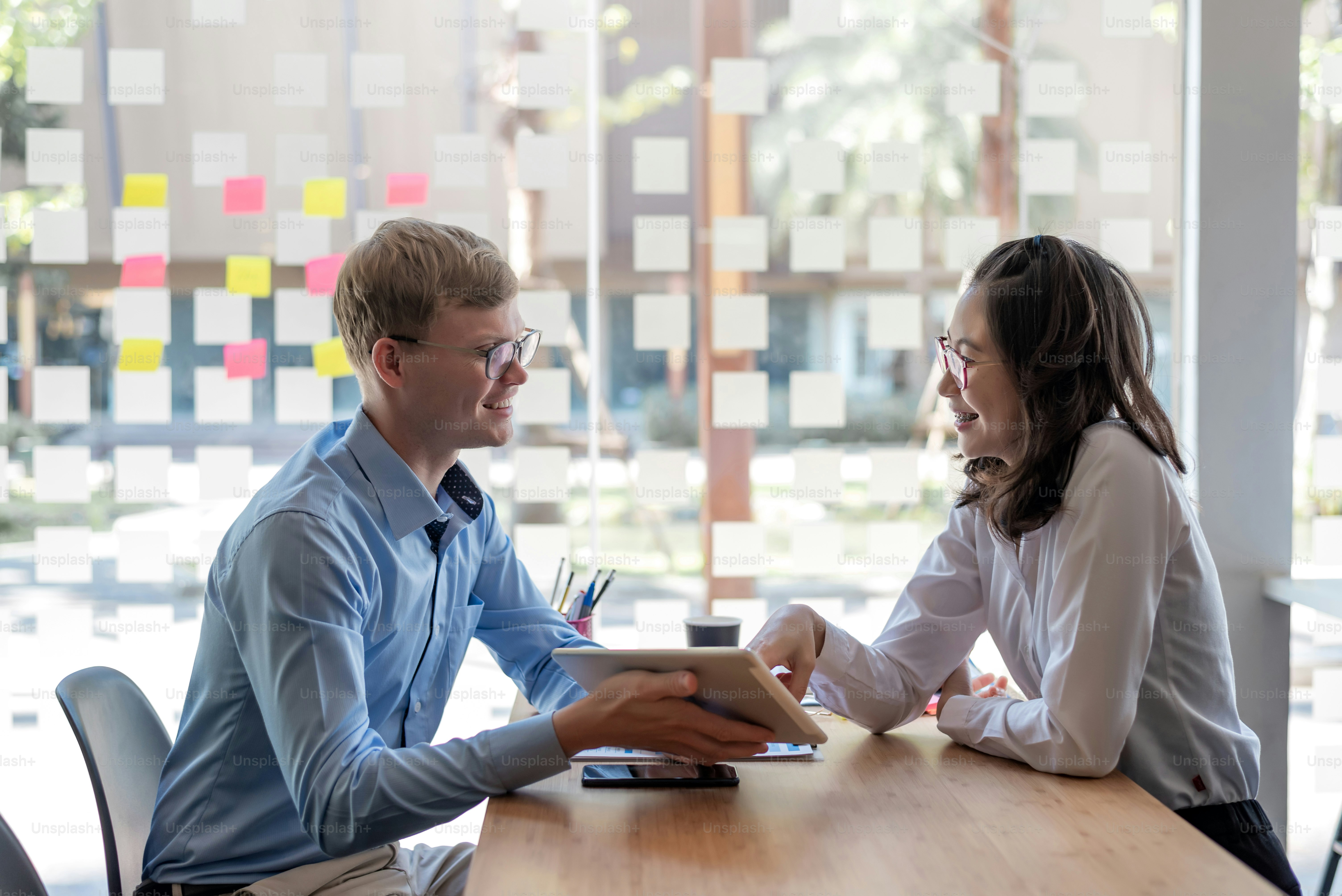 Imágenes de Dos Personas Conversando | Descarga imágenes gratuitas en ...