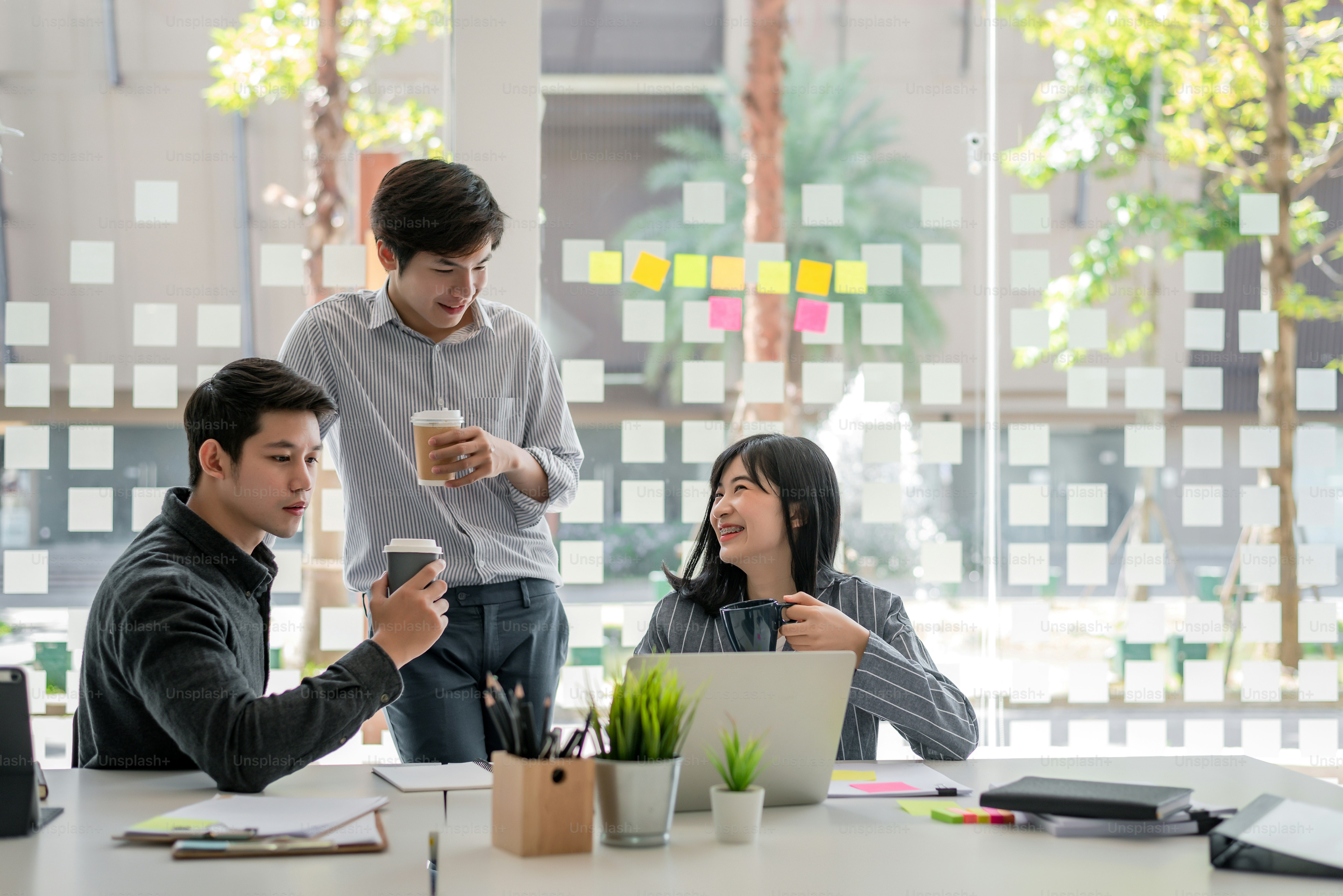 Group Chat Pictures | Download Free Images on Unsplash