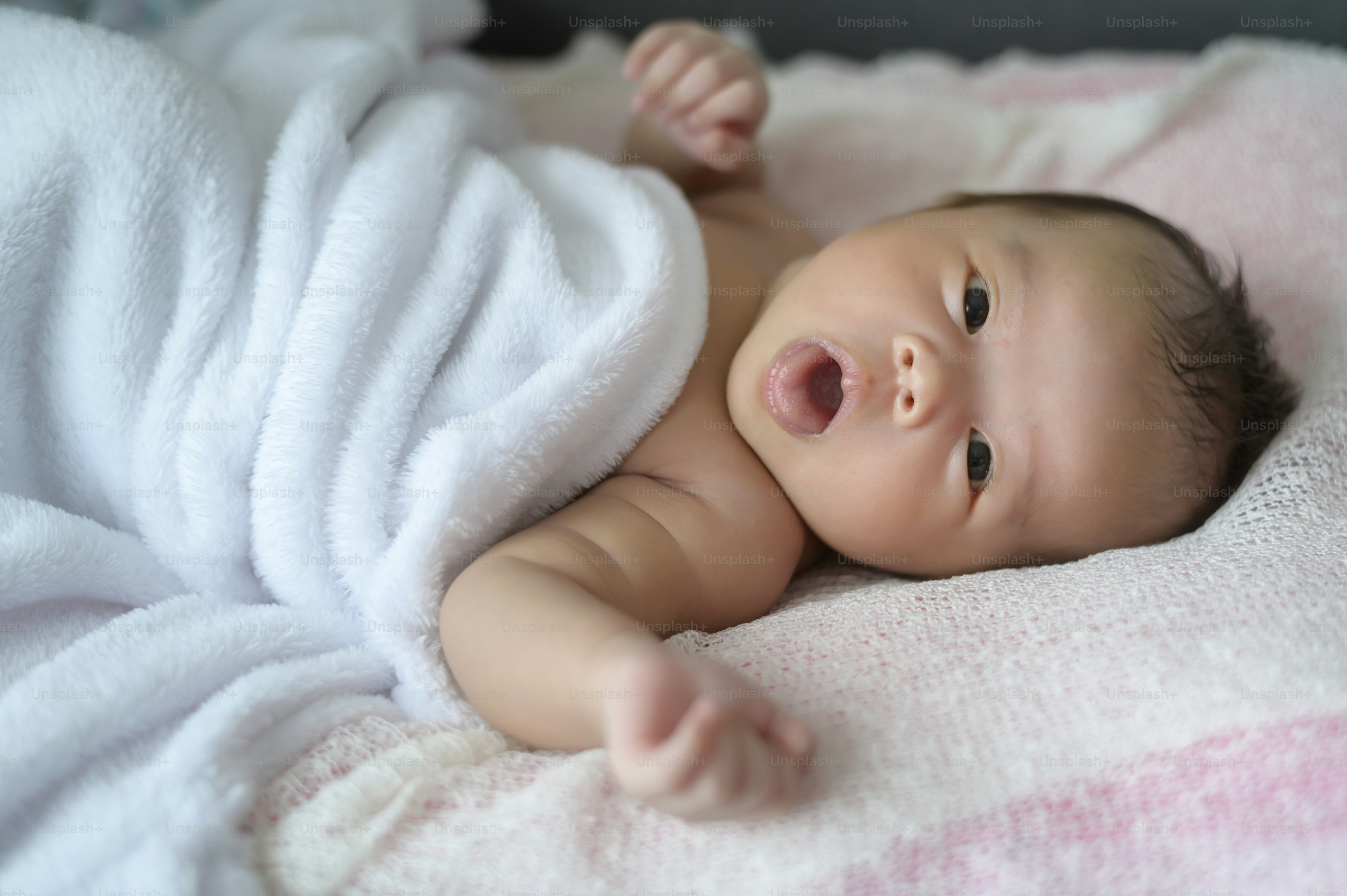 A Portrait of Cute new born baby. photo – Newborn Image on Unsplash