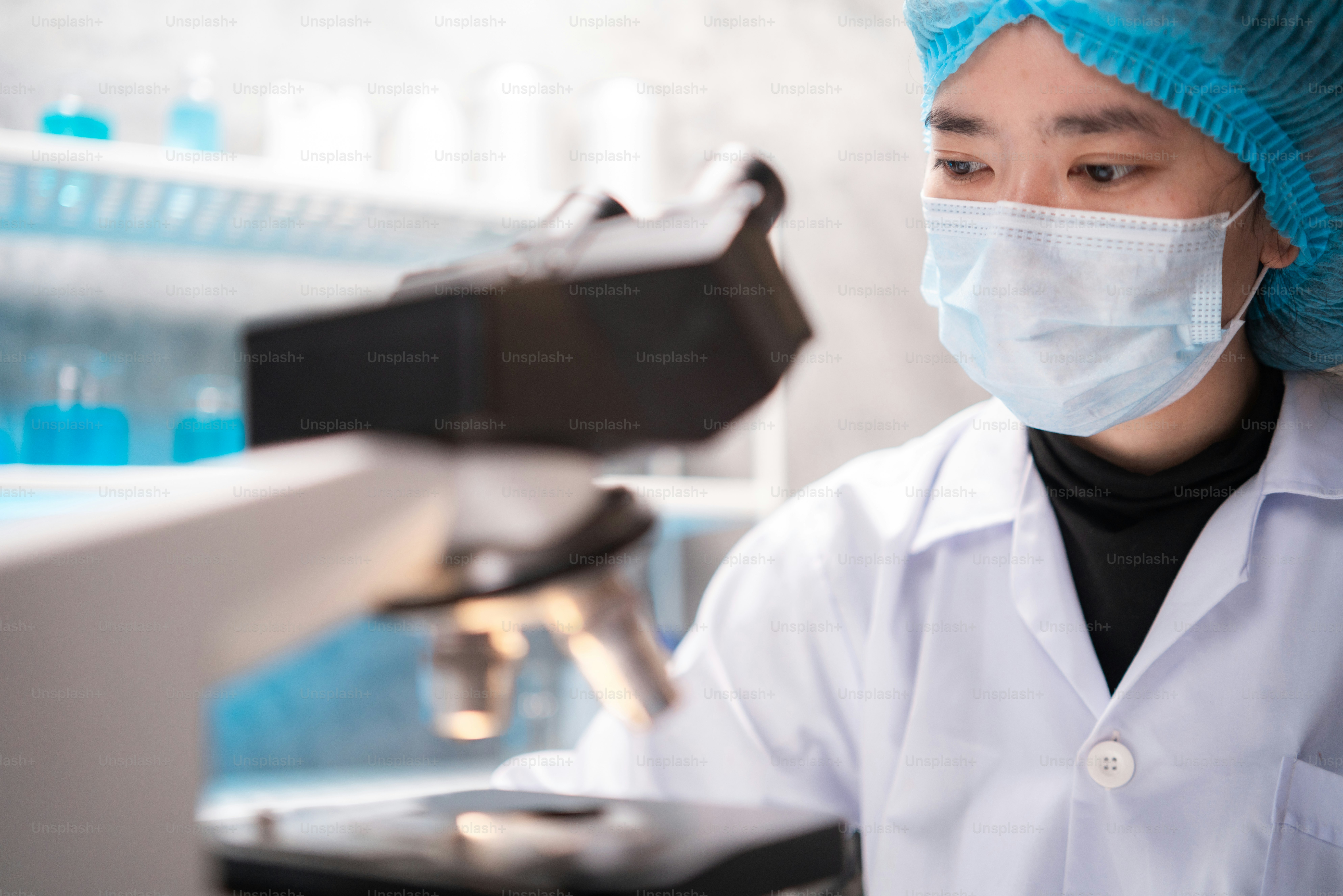 Professional health care researchers scientist working in life of medical science laboratory ...