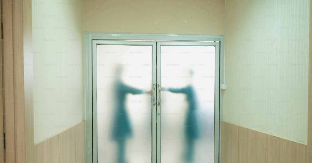 외과 의사 팀 개념 병원 의료 수술실의 전문 외과의는 환자 건강을 위한 전문 팀워크입니다 사진 Unsplash의 수술 용