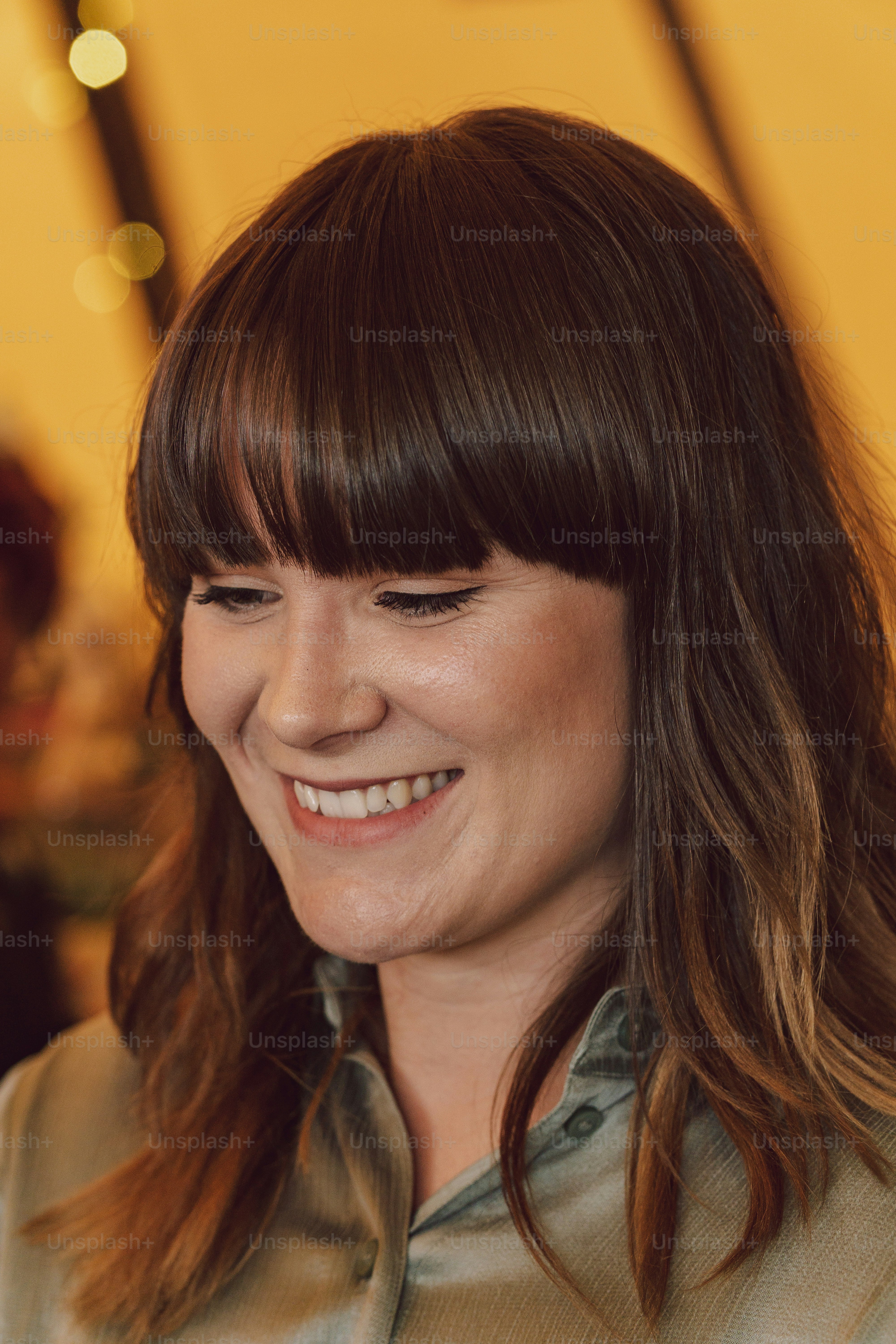 Foto Un primer plano de una persona con una sonrisa en la cara – Mujer ...