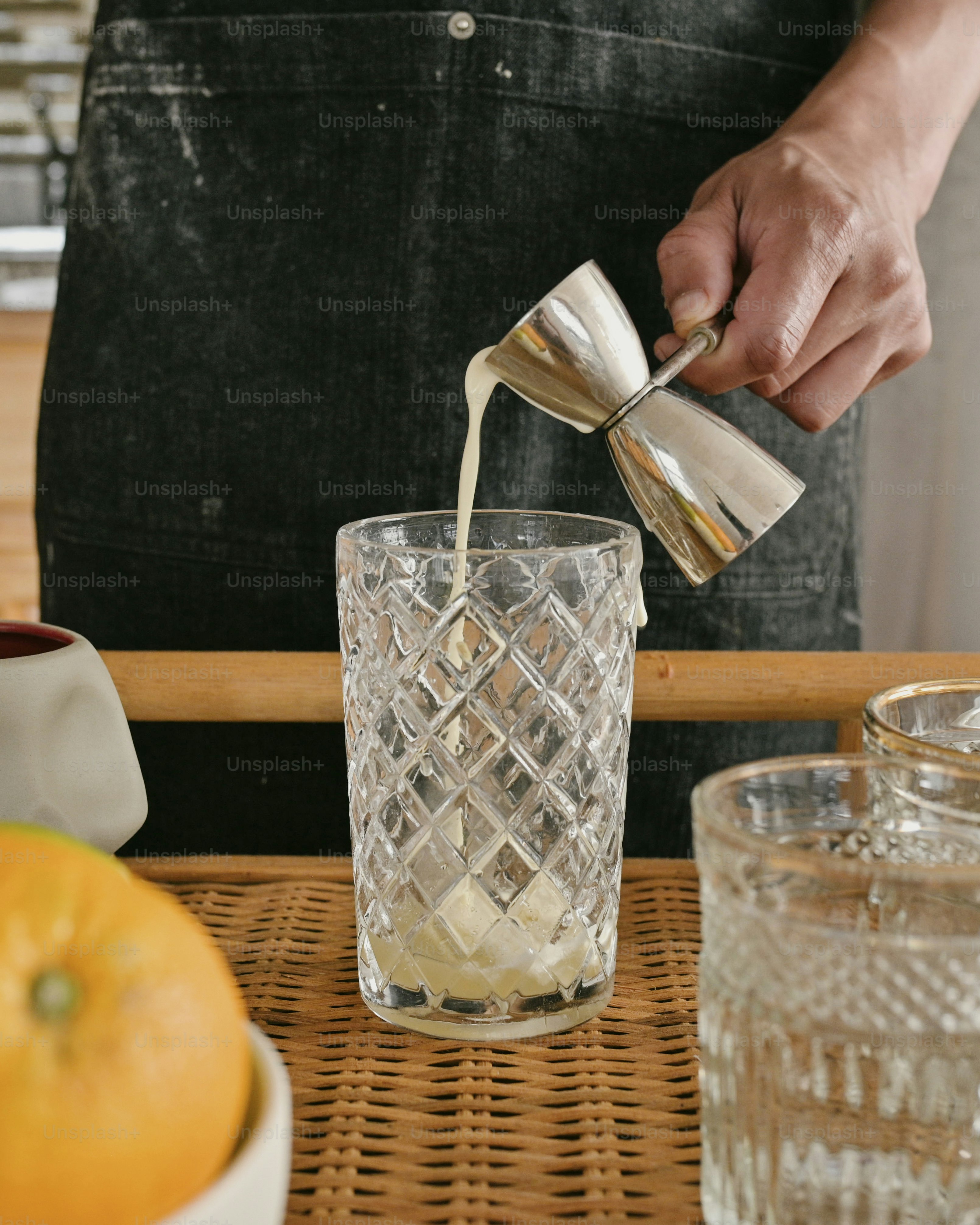 A person pouring a drink into a glass photo – Drink Image on Unsplash