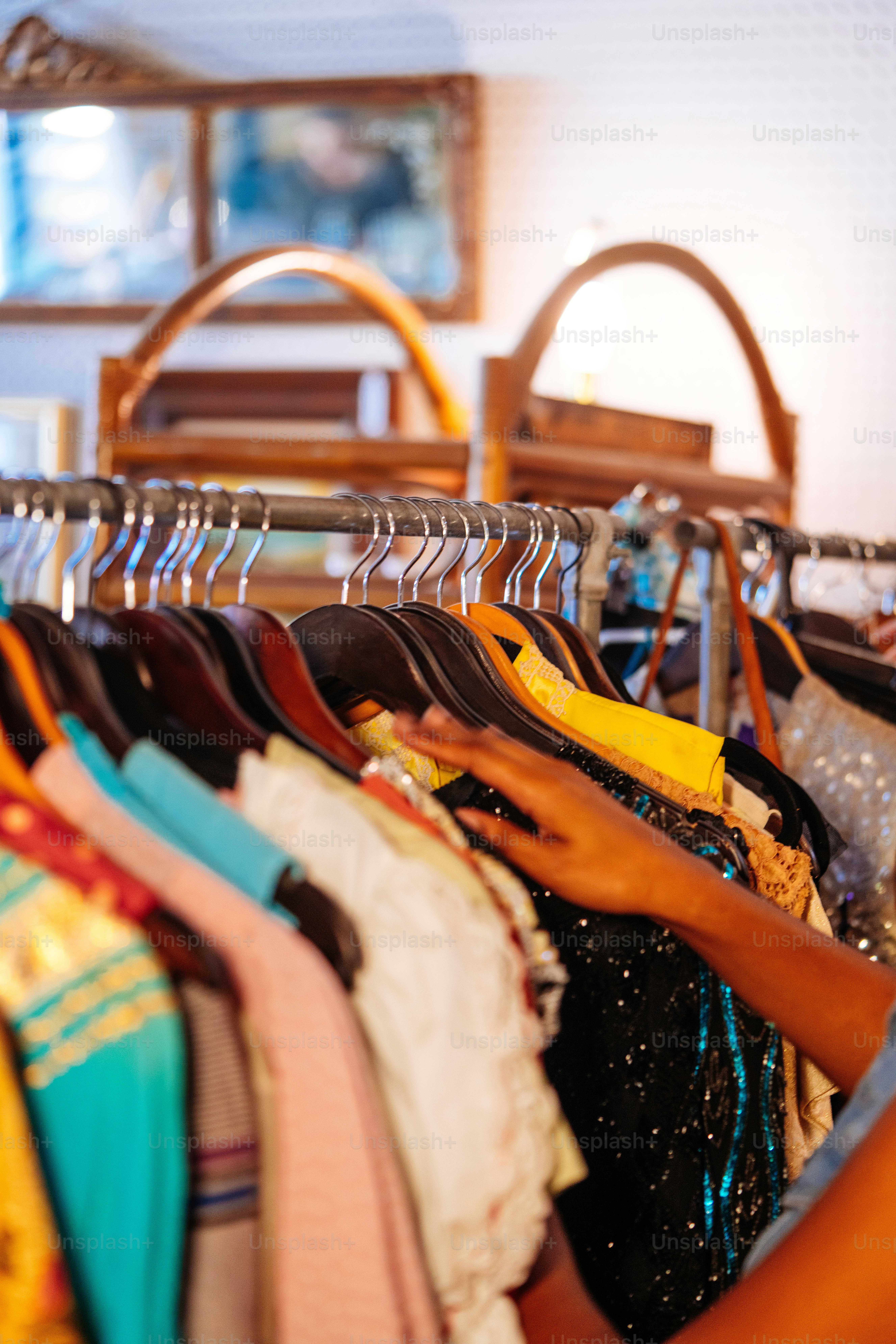 500+ Clothes Hanger Pictures | Download Free Images on Unsplash