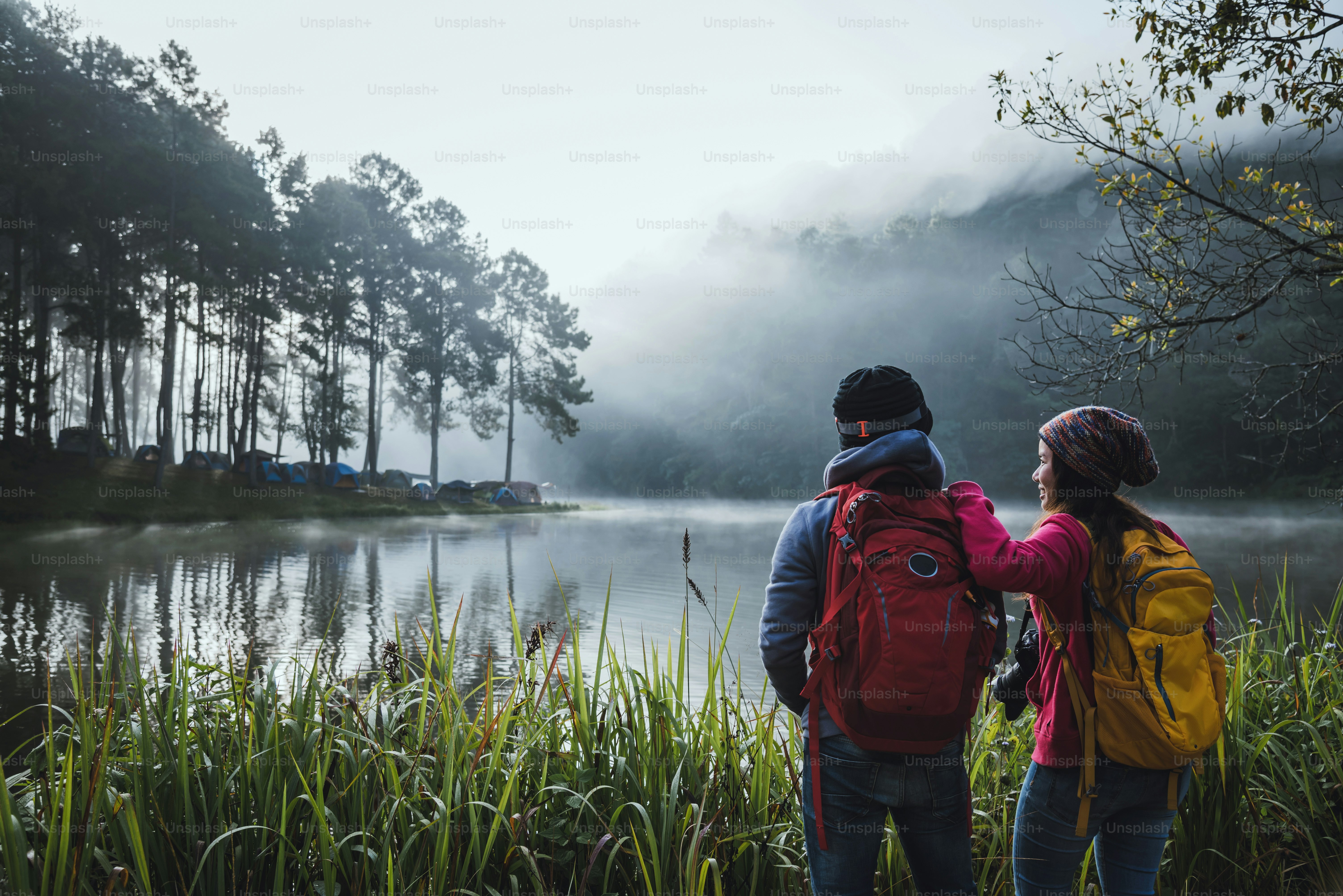 Couple lovers travel Beatiful nature at Pang ung lake and pine forest ...