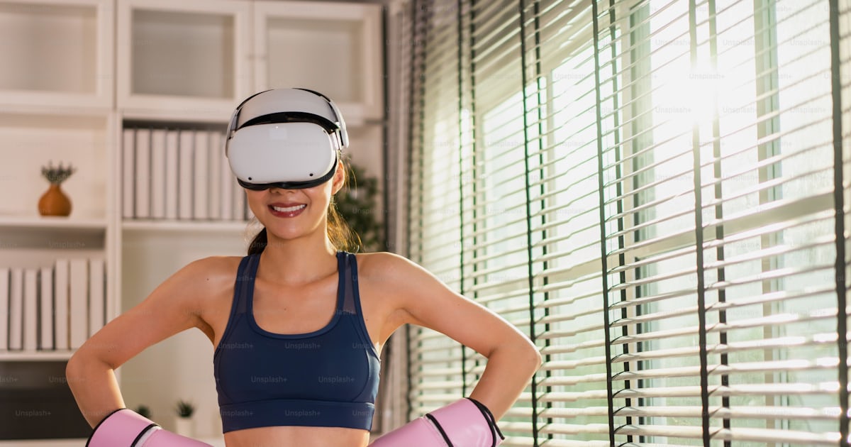 운동가의 초상화는 혁신적인 기술 Vr 안경을 사용하여 운동합니다 가상 현실 헤드셋을 착용하고 집에서 권투 싸움 운동을 하는