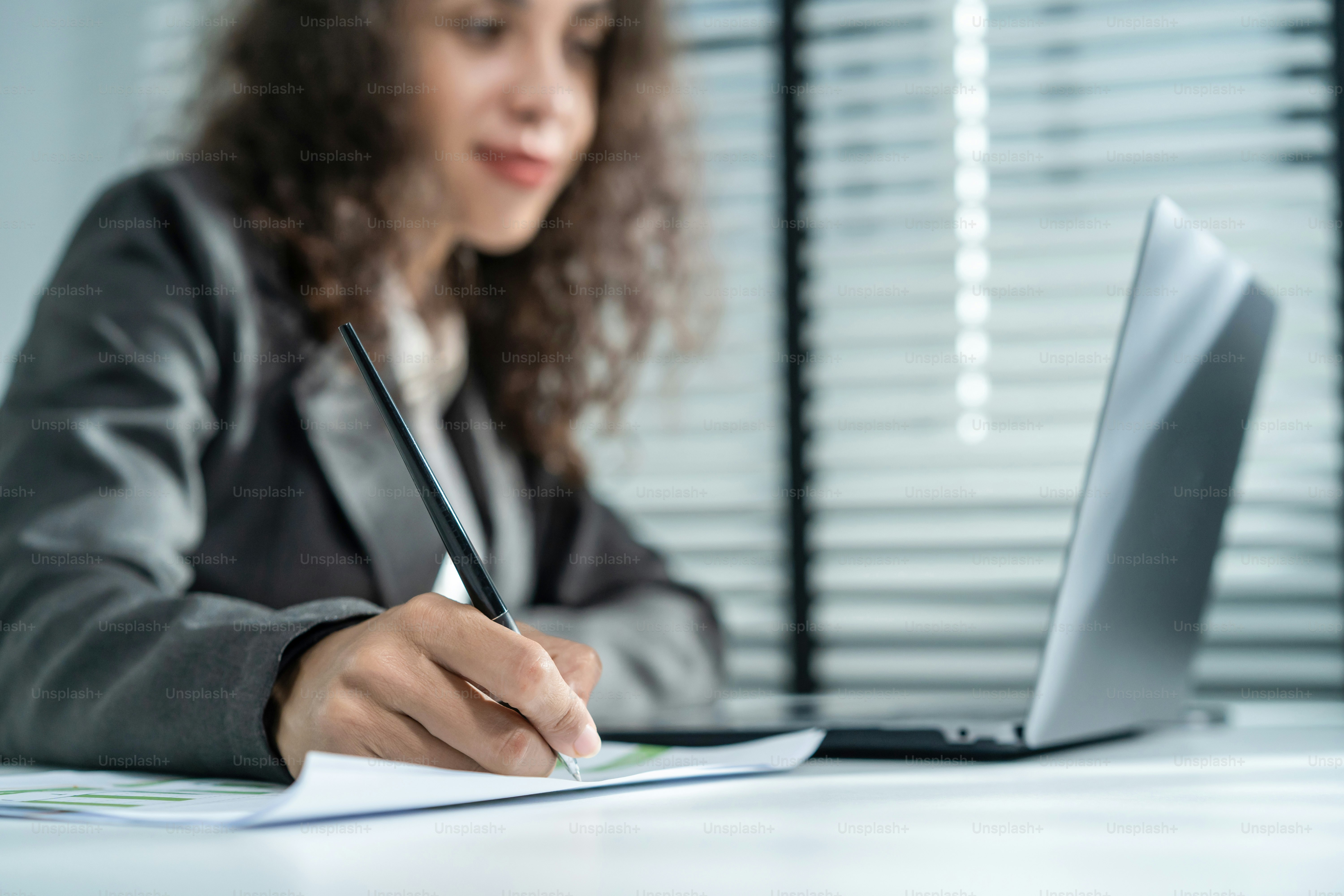 500+ Office Table Pictures [HD] | Download Free Images on Unsplash