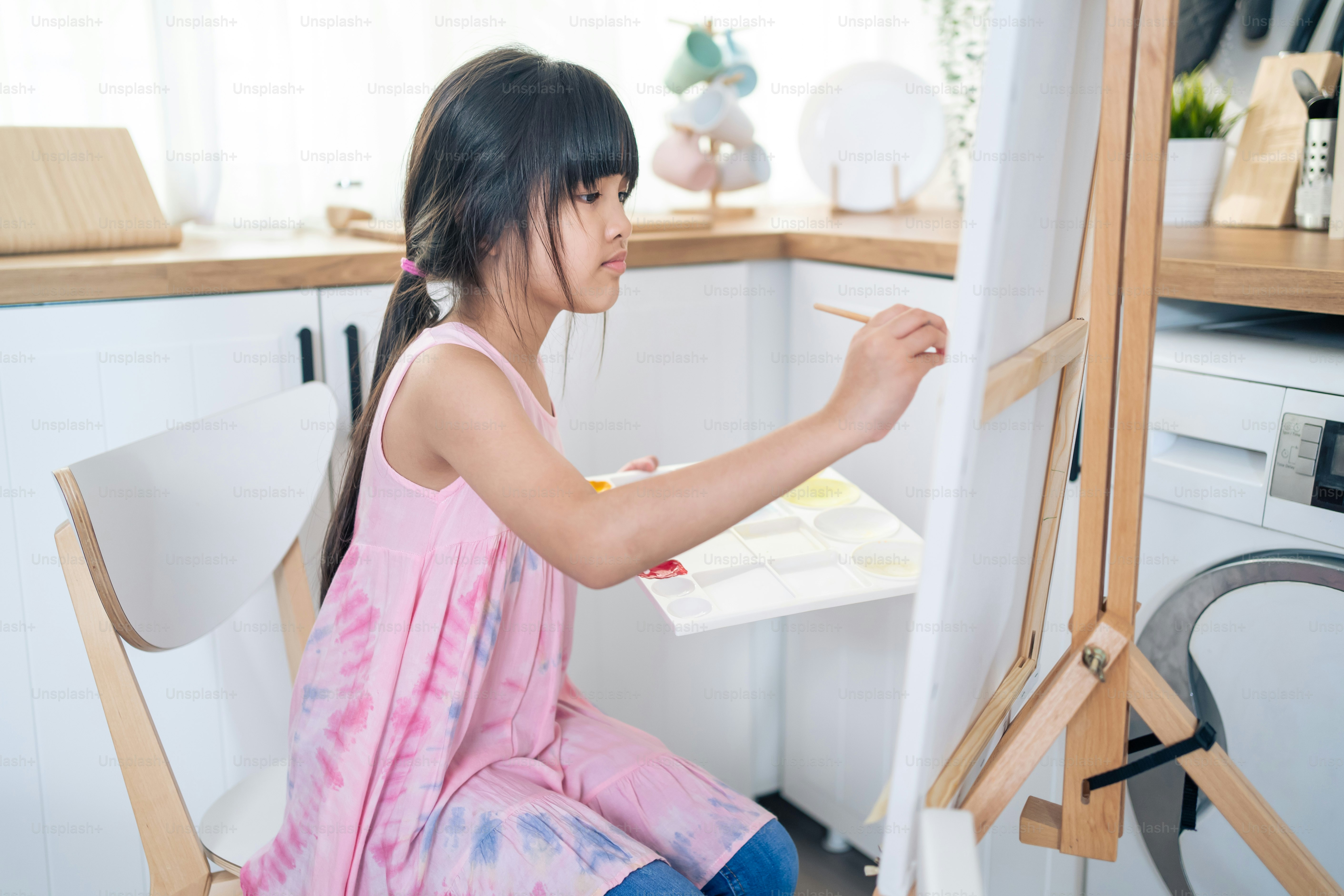 Girl Growing Up Drawing Pictures | Download Free Images on Unsplash