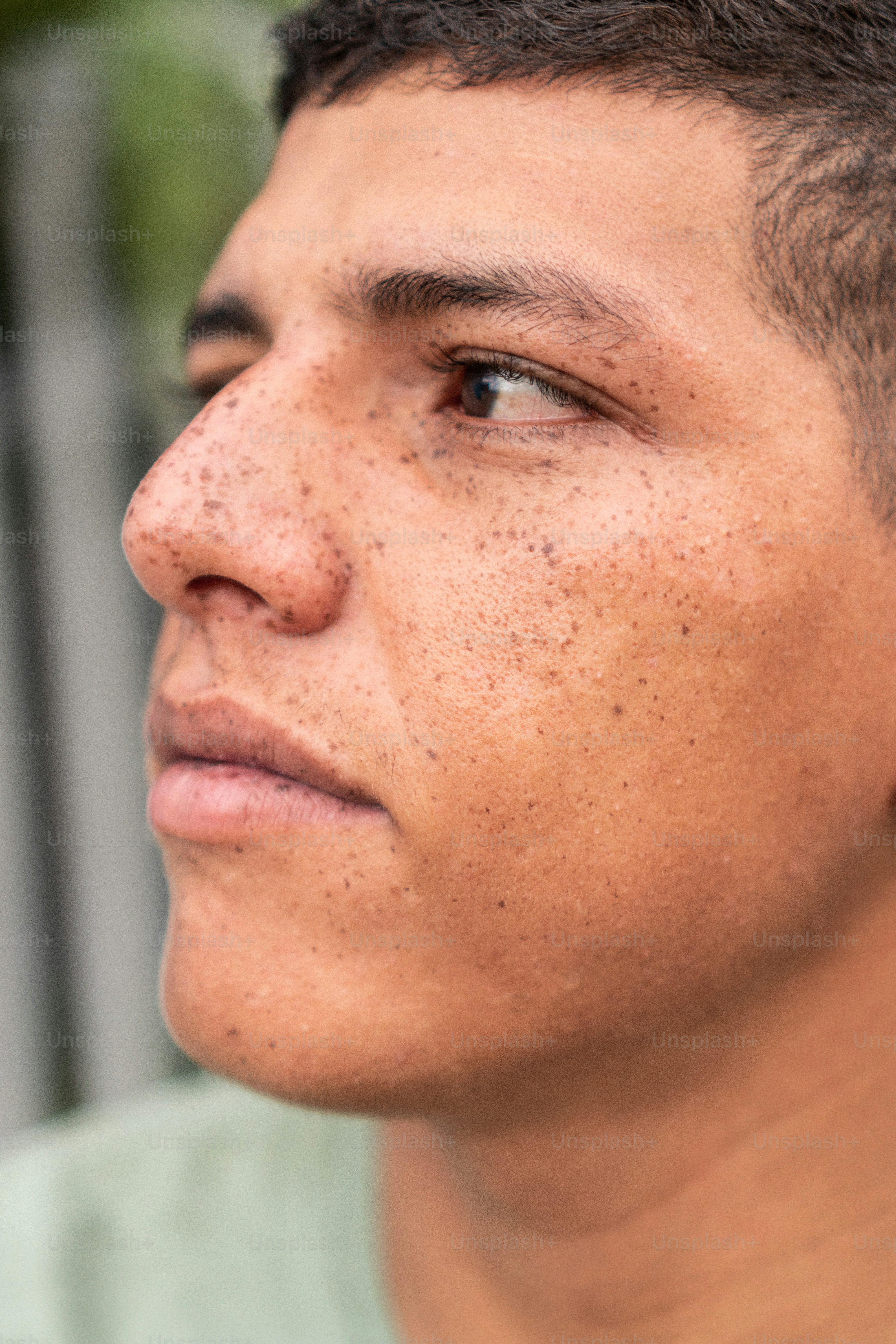 Close-up portrait of a man with freckles photo – Pimple Image on Unsplash