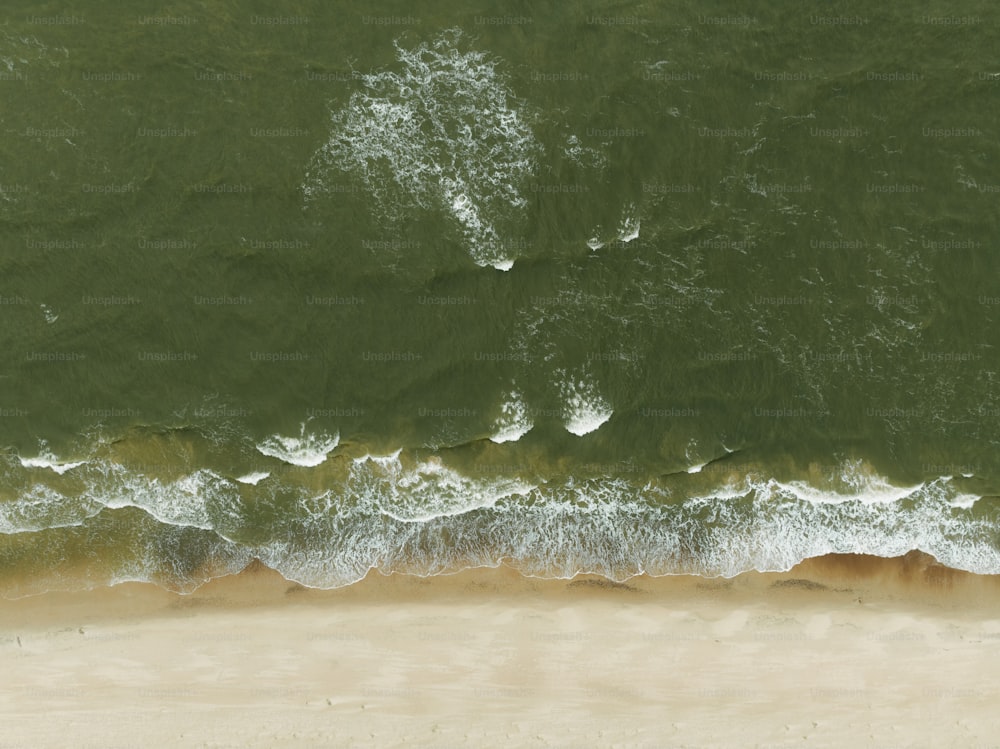 Une vue plongeante sur une plage et un océan photo – Mer Photo sur Unsplash Une vue plongeante sur une plage et un océan photo – Mer Photo sur Unsplash
