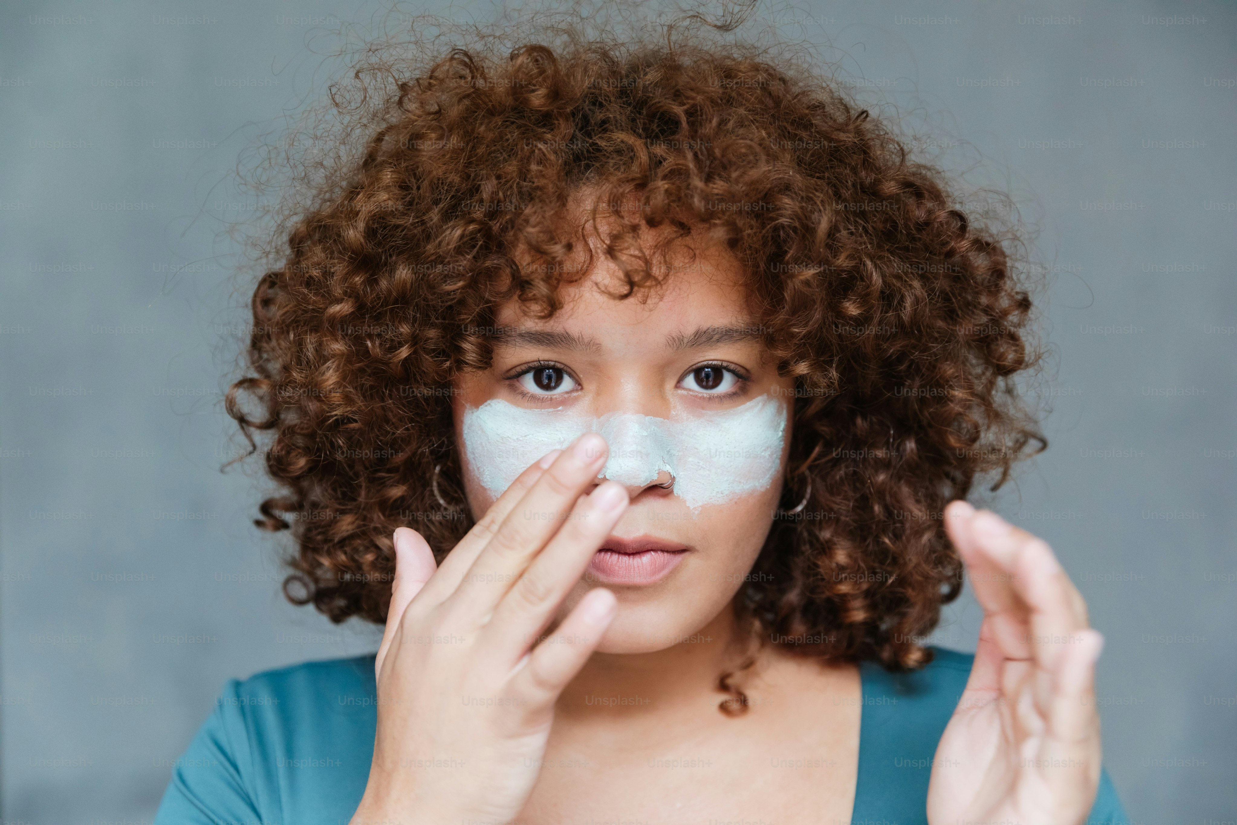 A woman with a white mask on her face photo – Beauty Image on Unsplash