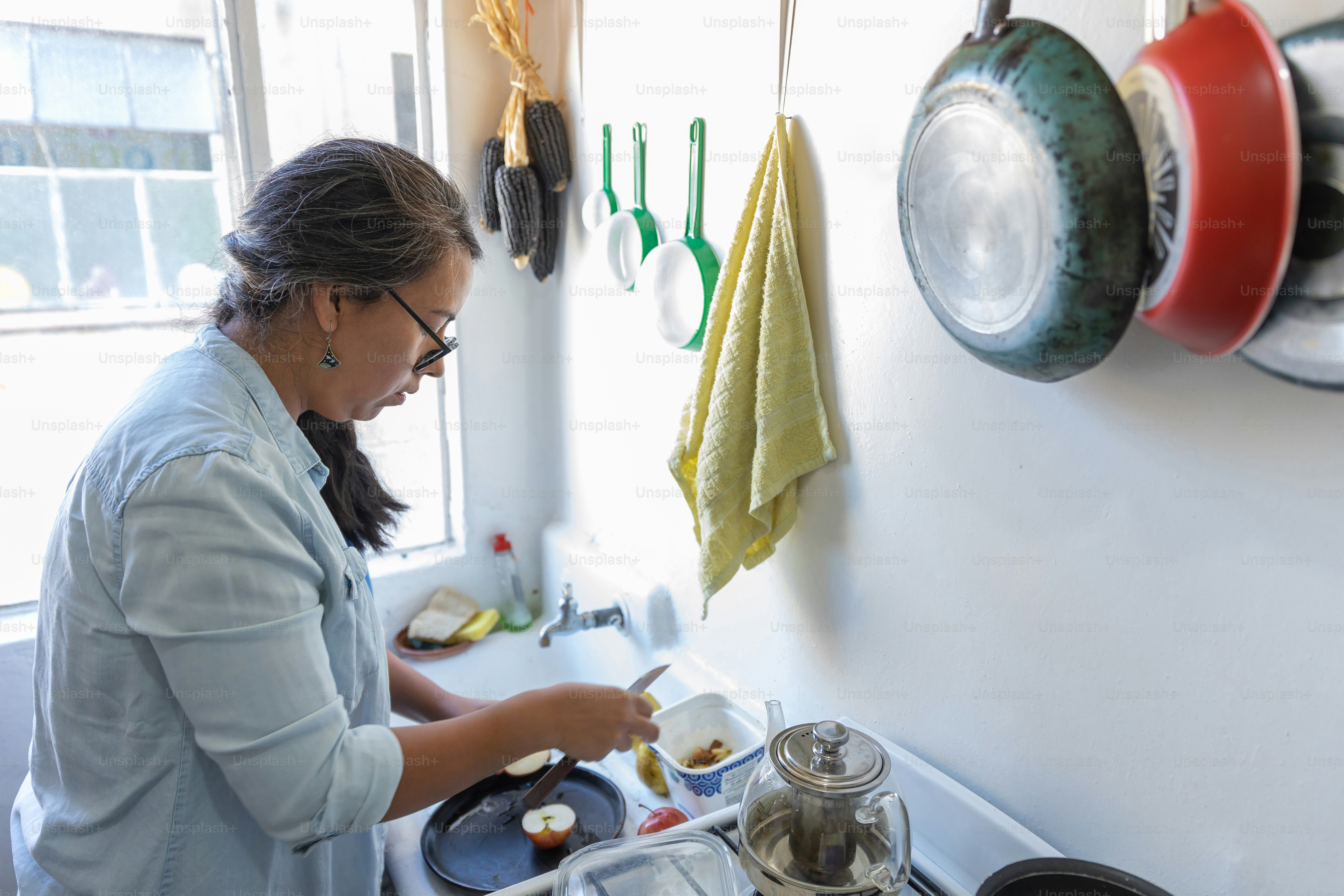 Mexican real woman cooking in the kitchen photo – At home Image on Unsplash