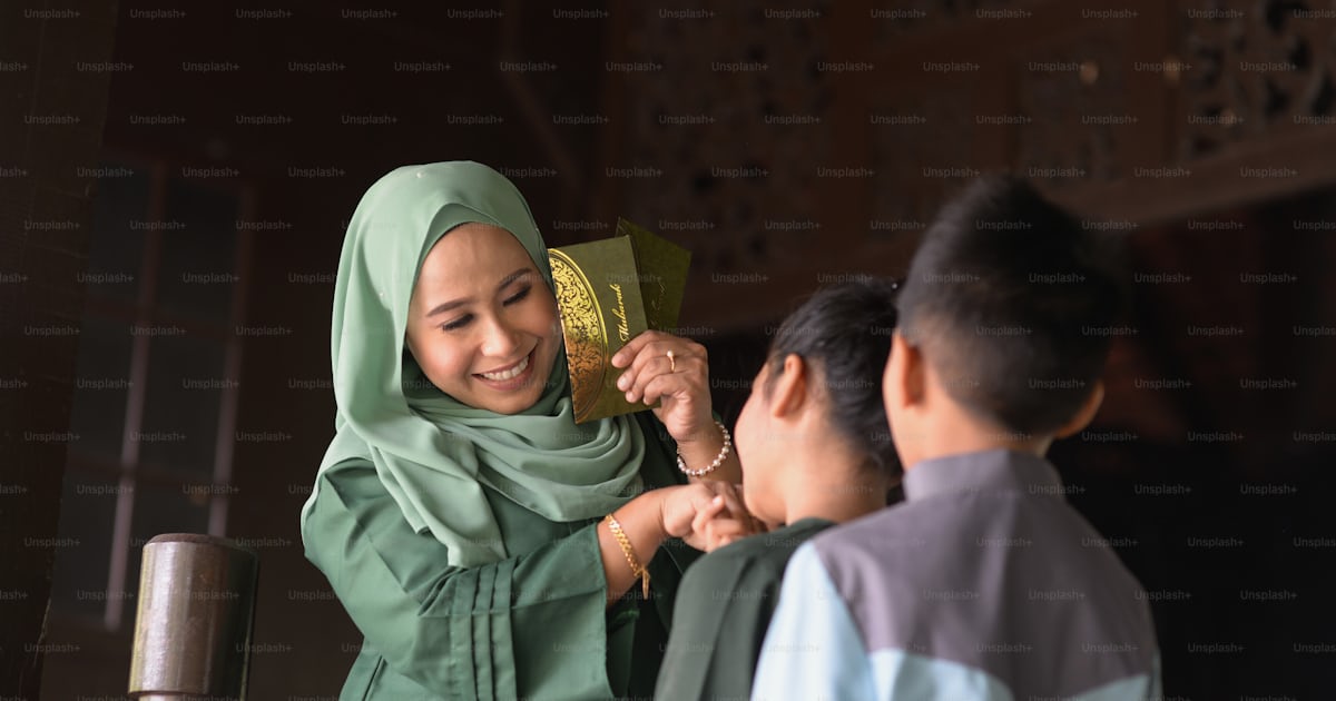 무슬림 가족 인사 Hari Raya Eid Al Fitr 개념 사진 Unsplash의 공생 이미지