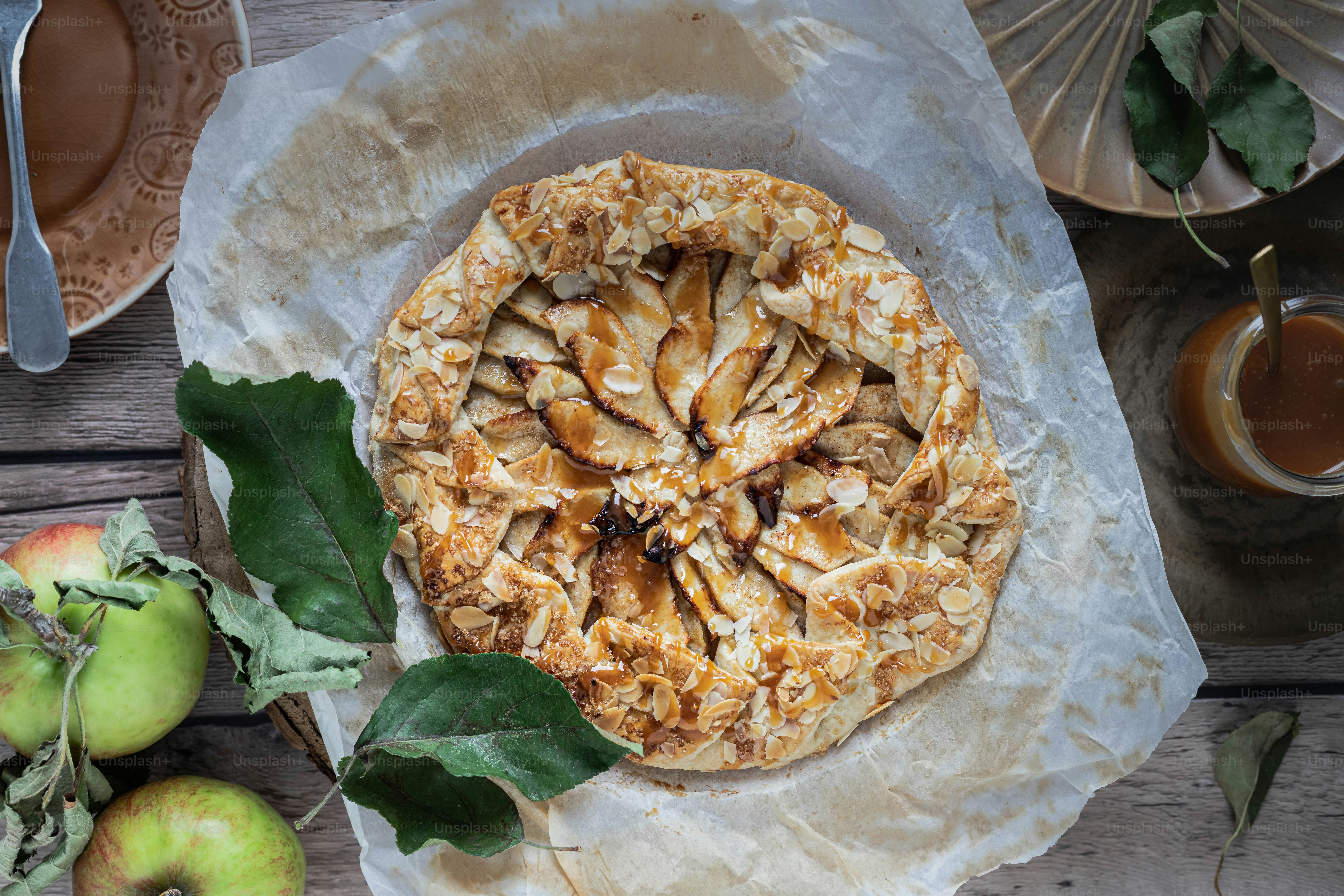 A pie sitting on top of a piece of wax paper photo – Pies Image on Unsplash
