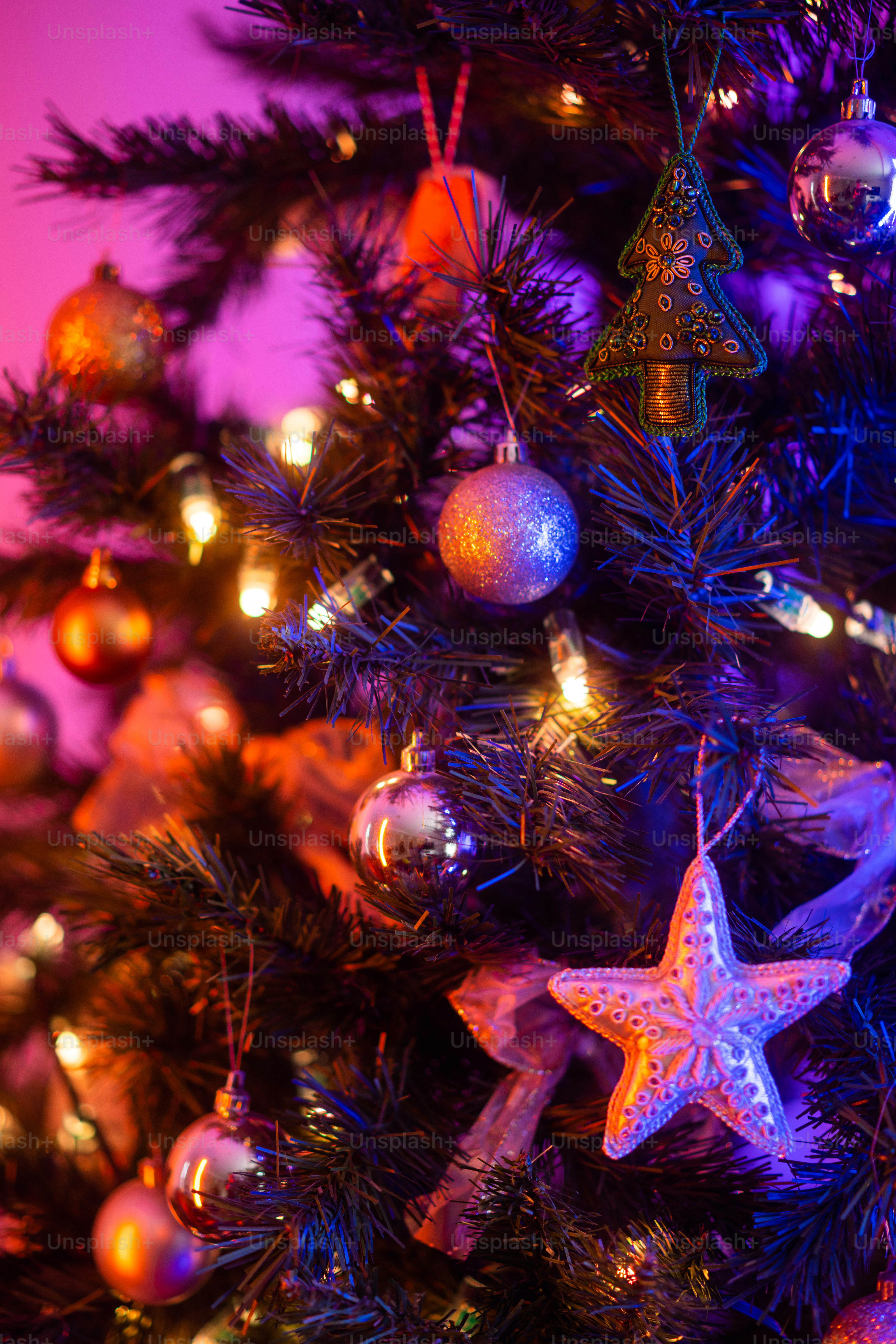 A close up of a christmas tree with ornaments photo – Christmas Image ...