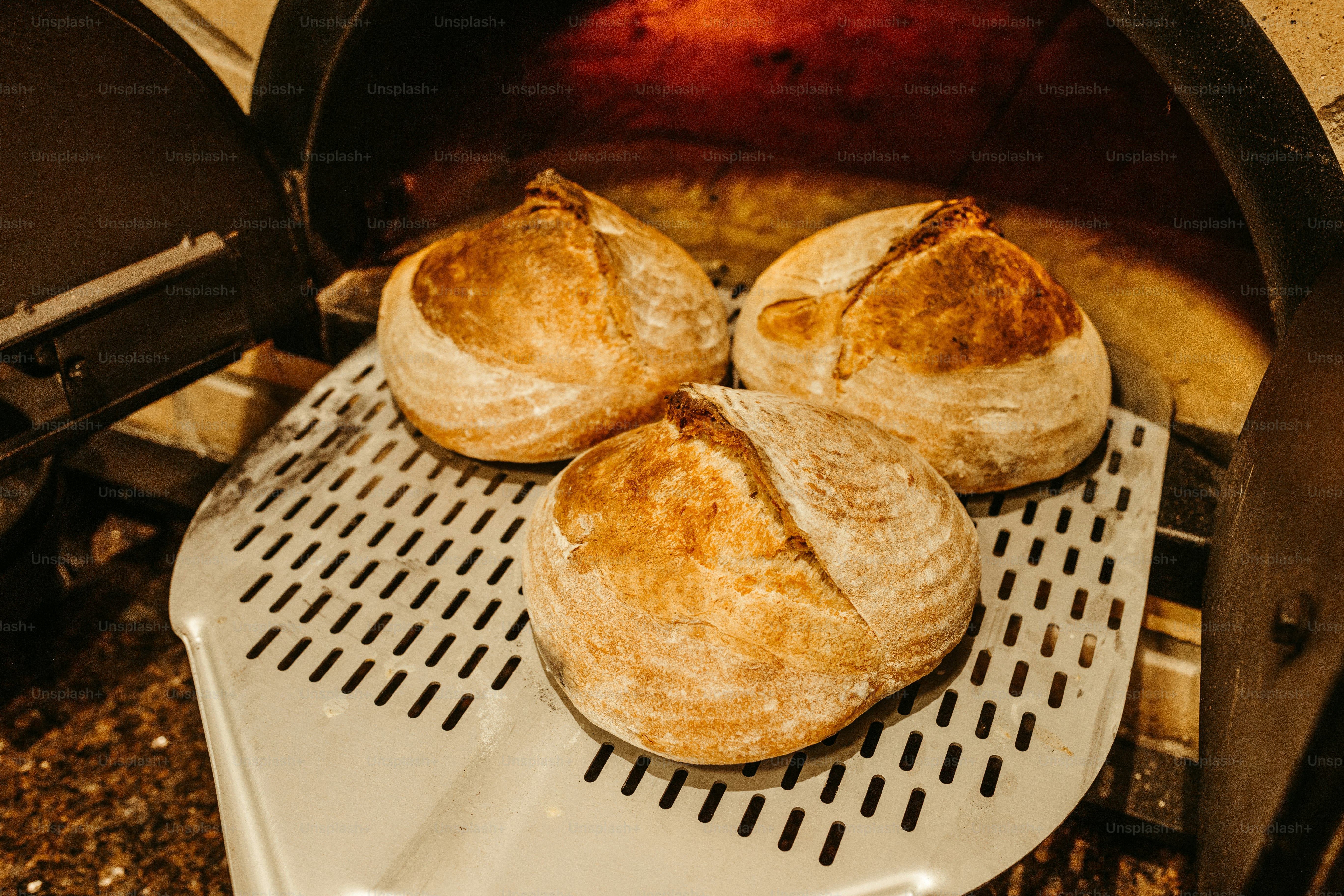 A bunch of breads that are on a grill photo – Baking Image on Unsplash