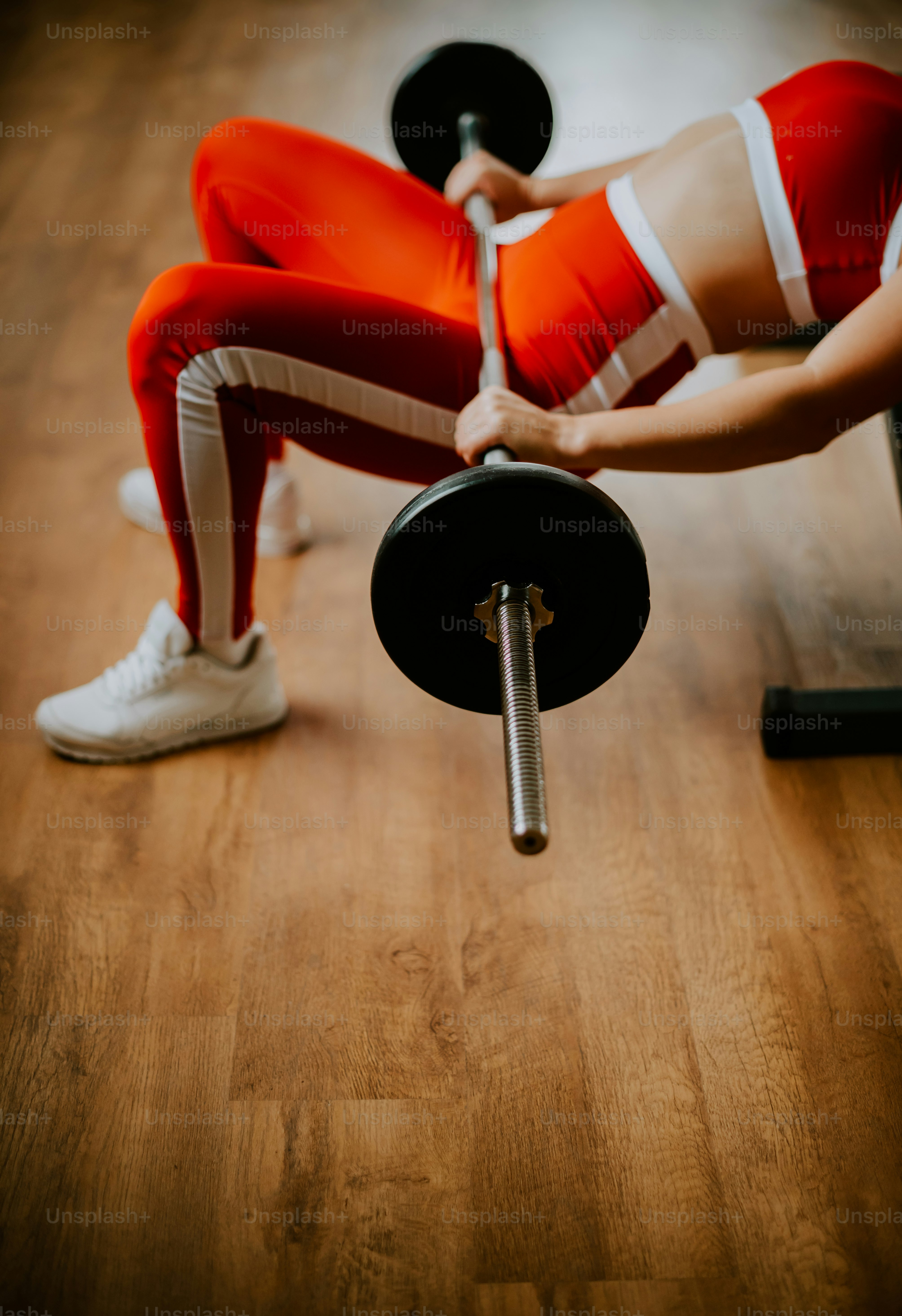 A woman doing a squat with a barbell photo – Gym Image on Unsplash