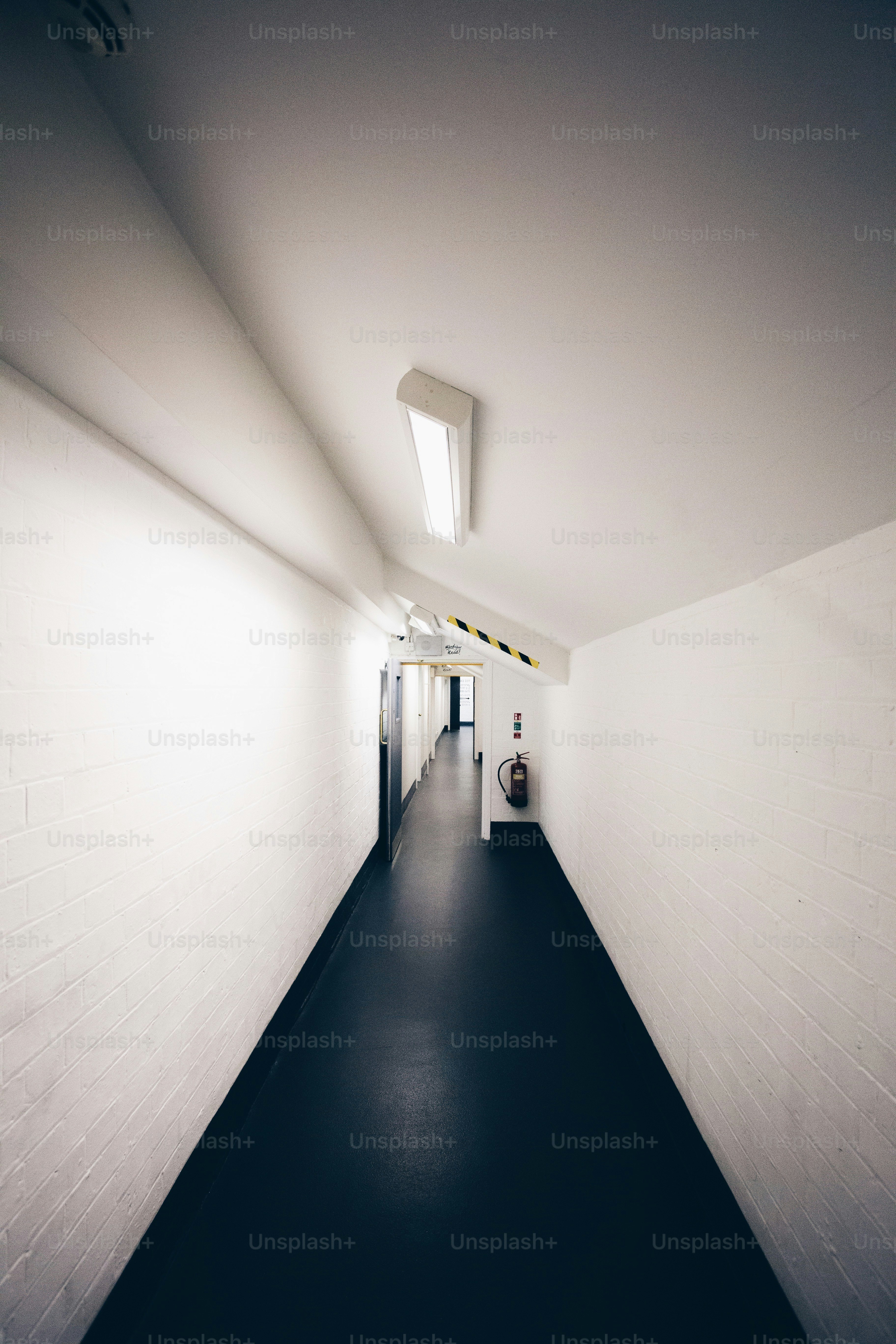 999+ Corridor Pictures | Download Free Images on Unsplash