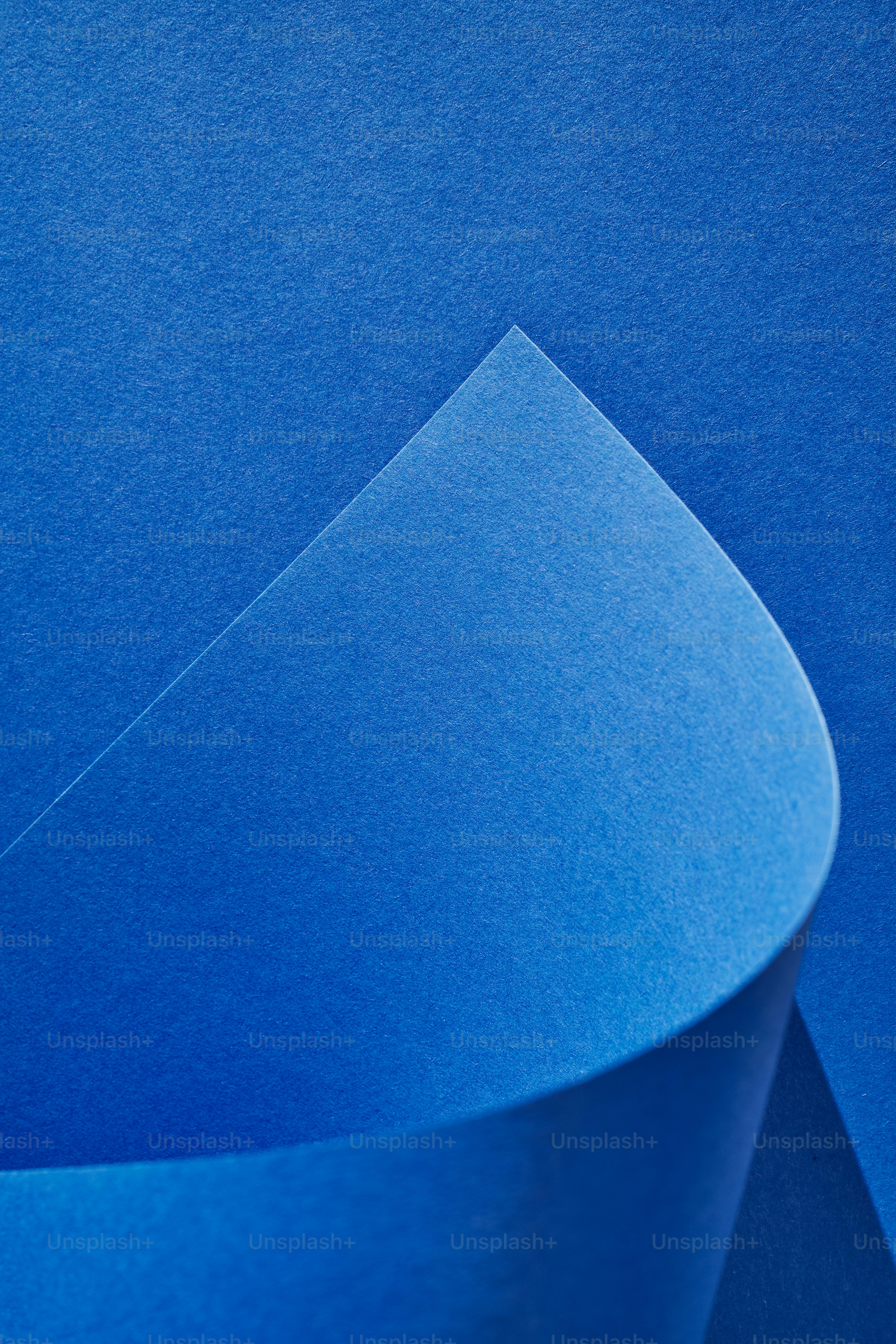 A close up of a blue sheet of paper photo – Paper Image on Unsplash