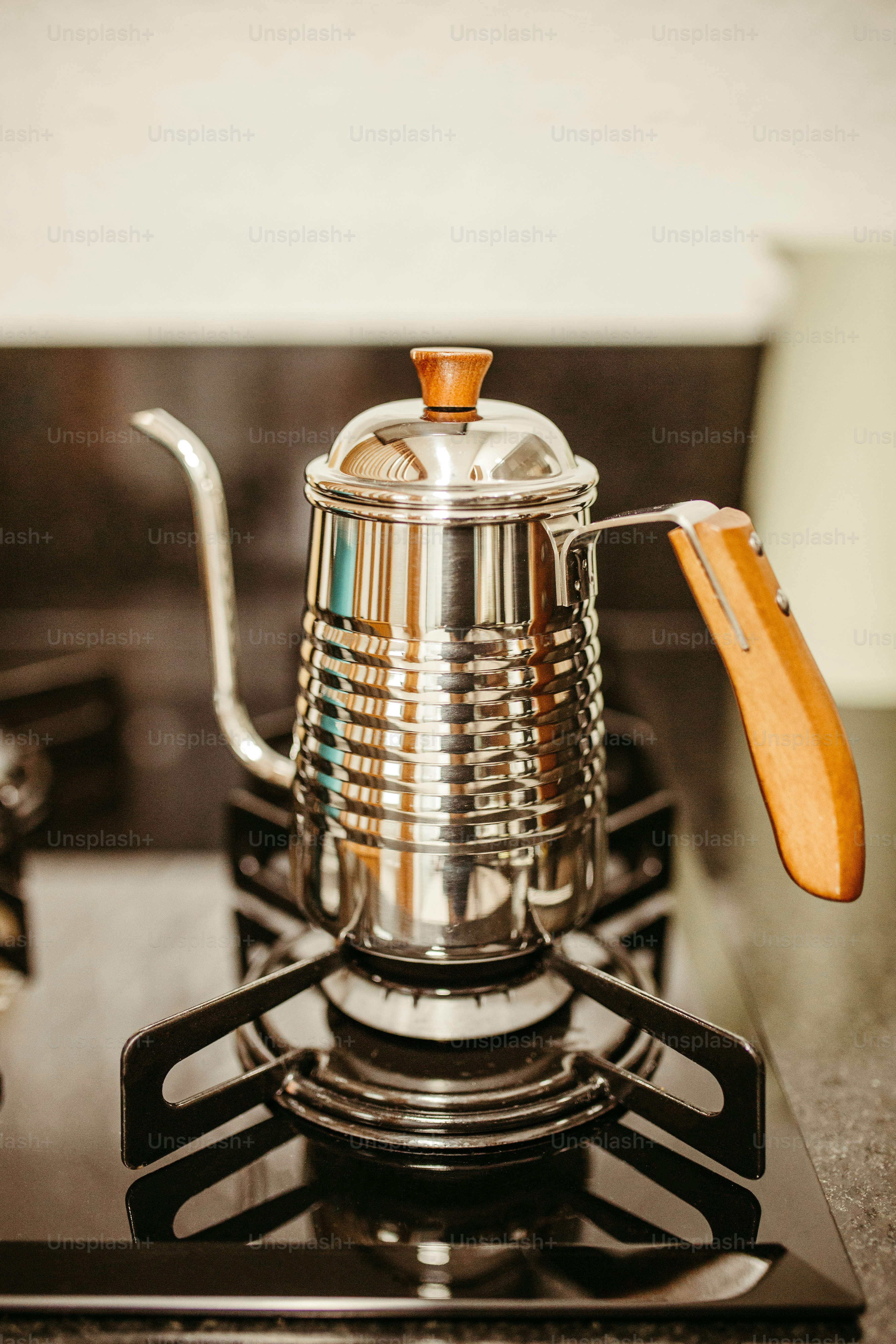 A stove top with a tea pot on top of it photo – Stovetop Image on Unsplash