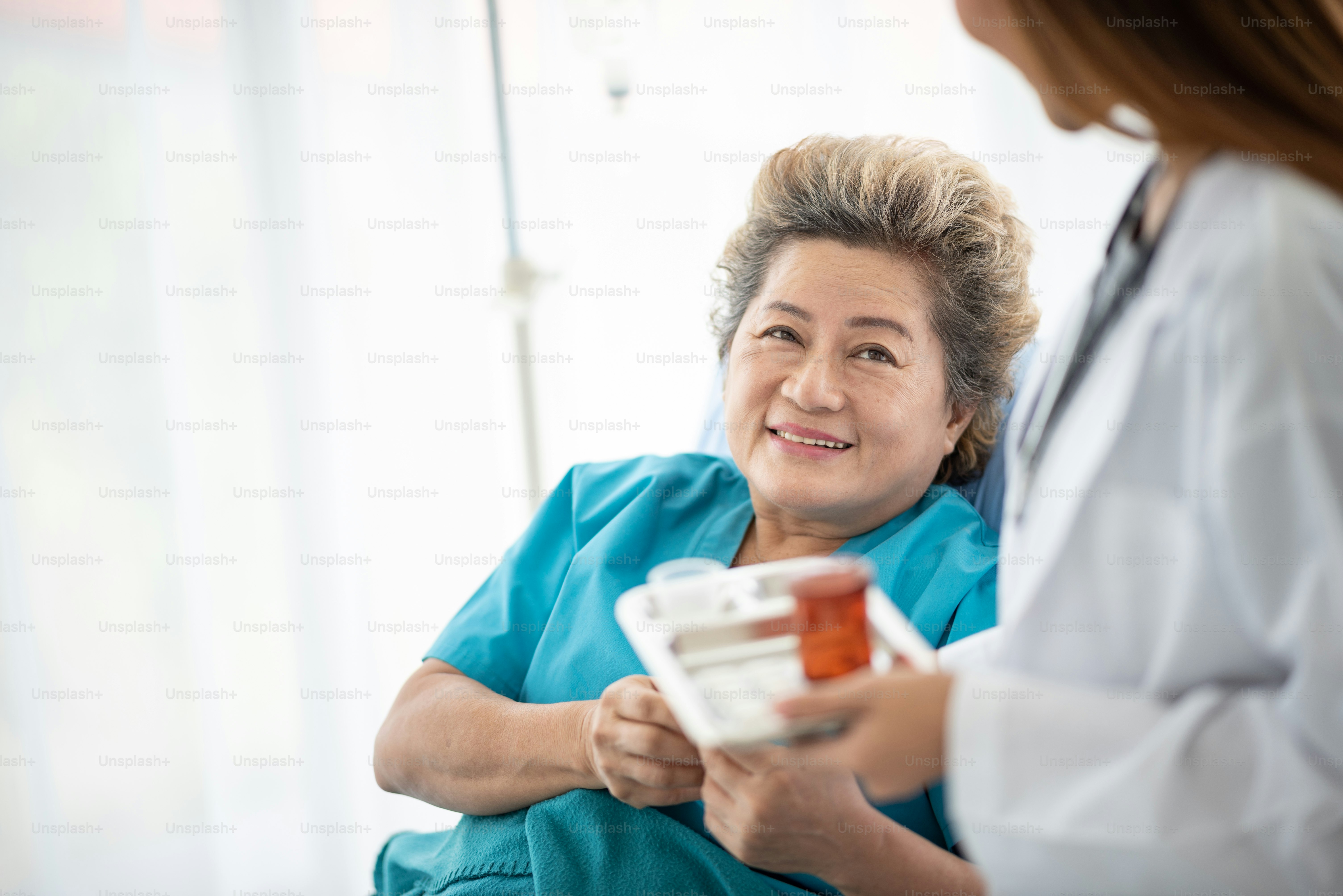 Doctor making sure her patient taking medication photo – Symptom Image ...