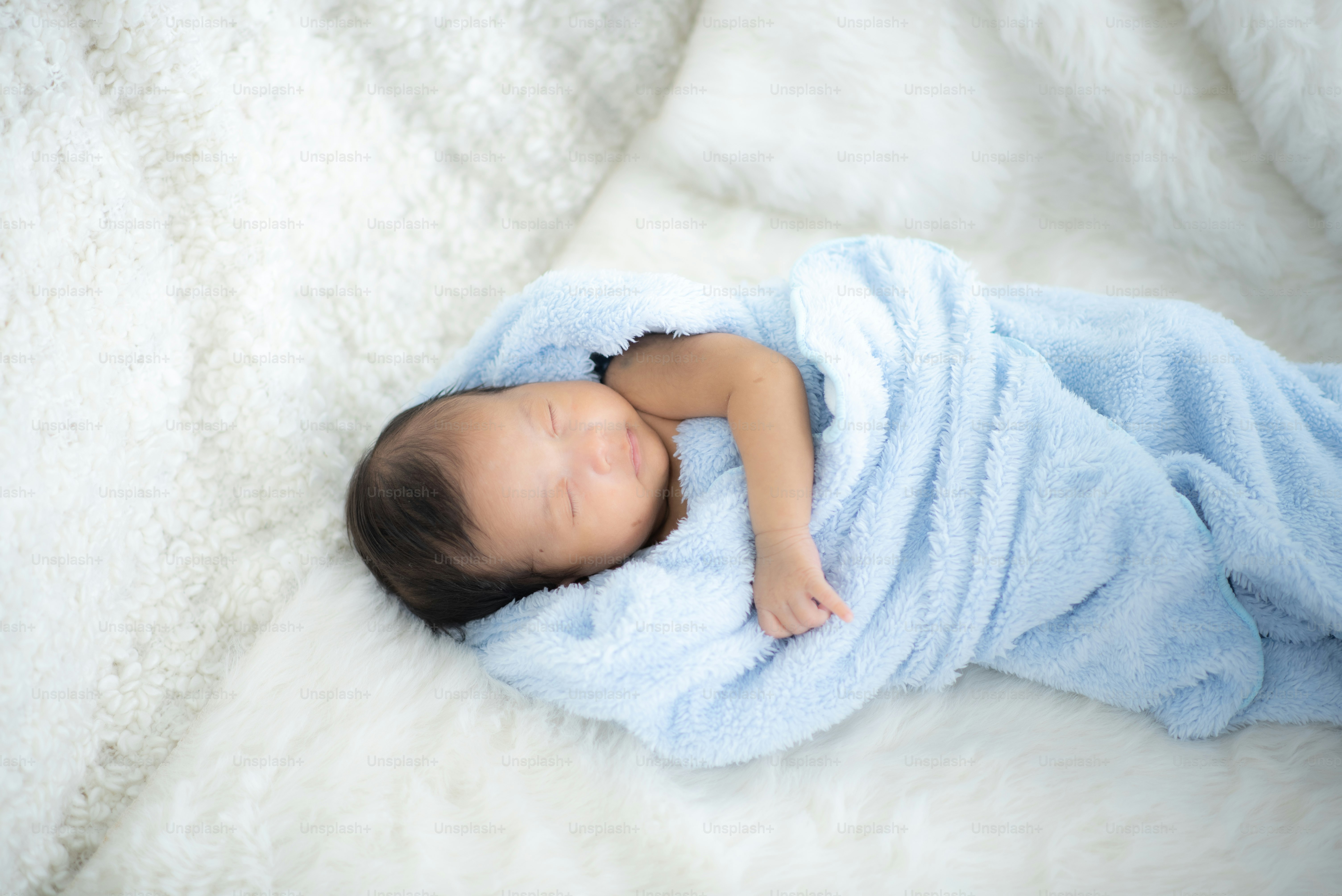 Foto Recién nacido, Precioso bebé recién nacido – Embarazada Imagen en ...