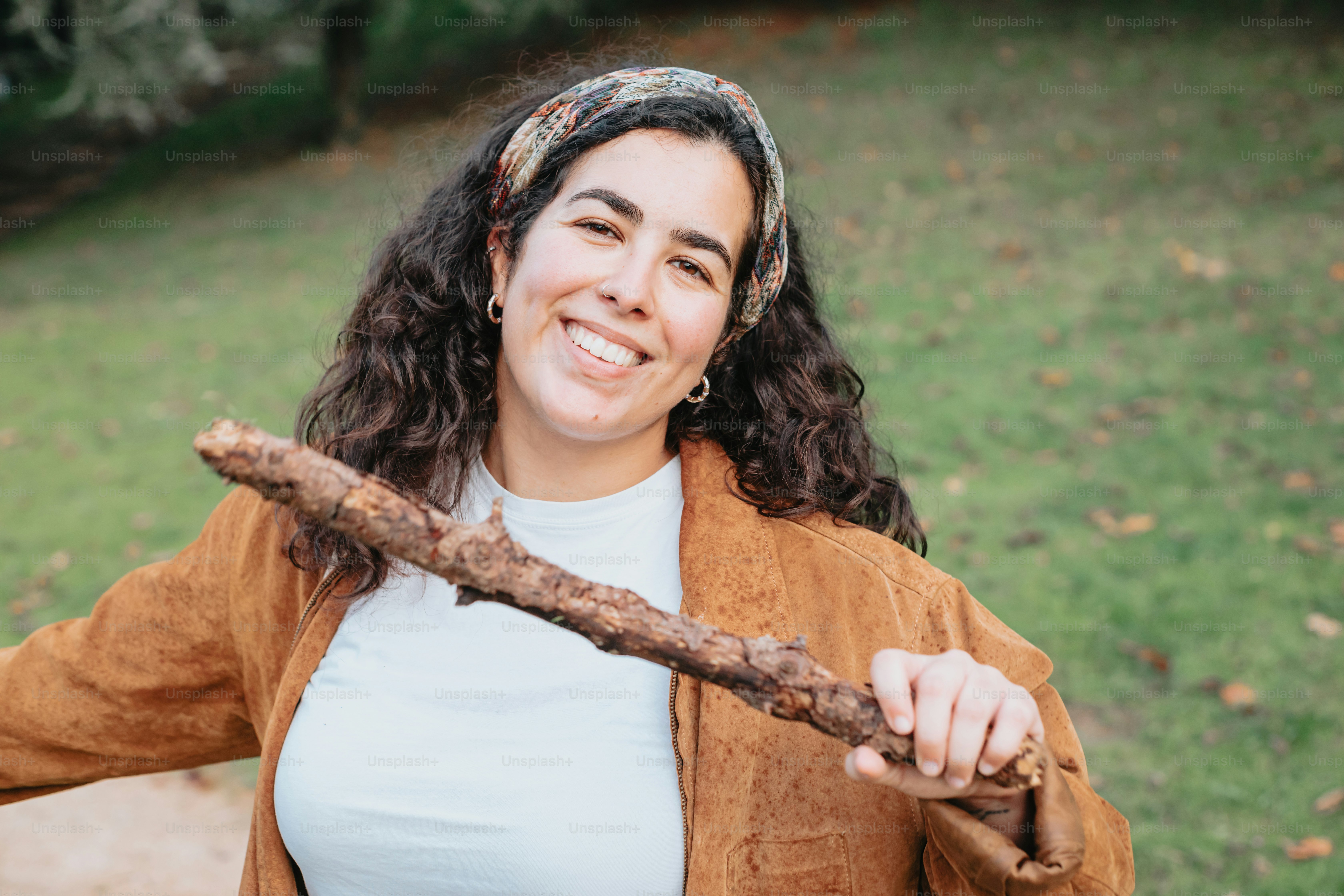 A woman holding a stick in her hands photo – Woman Image on Unsplash