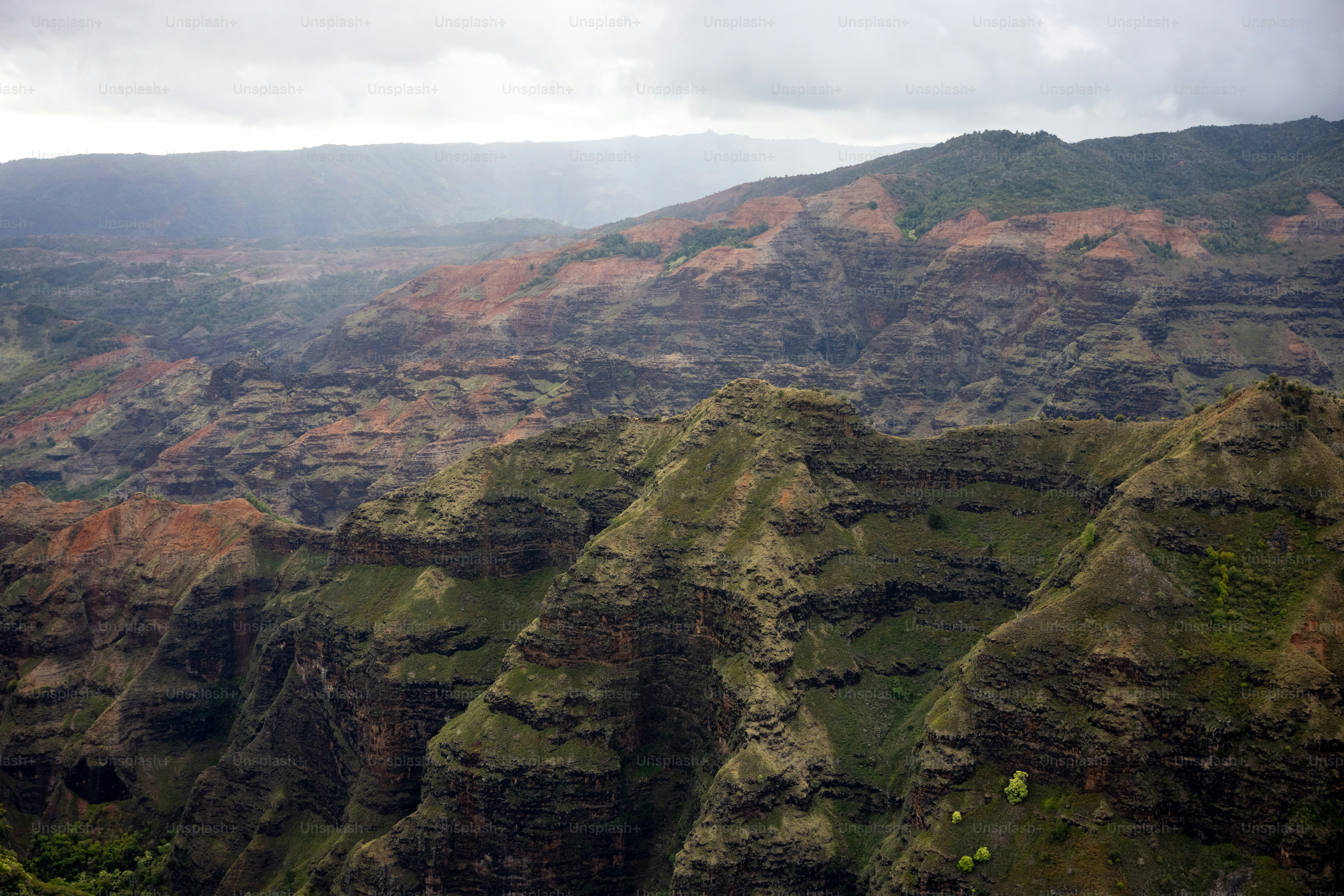 A view of a mountain range from a plane photo – Hawaii Image on Unsplash