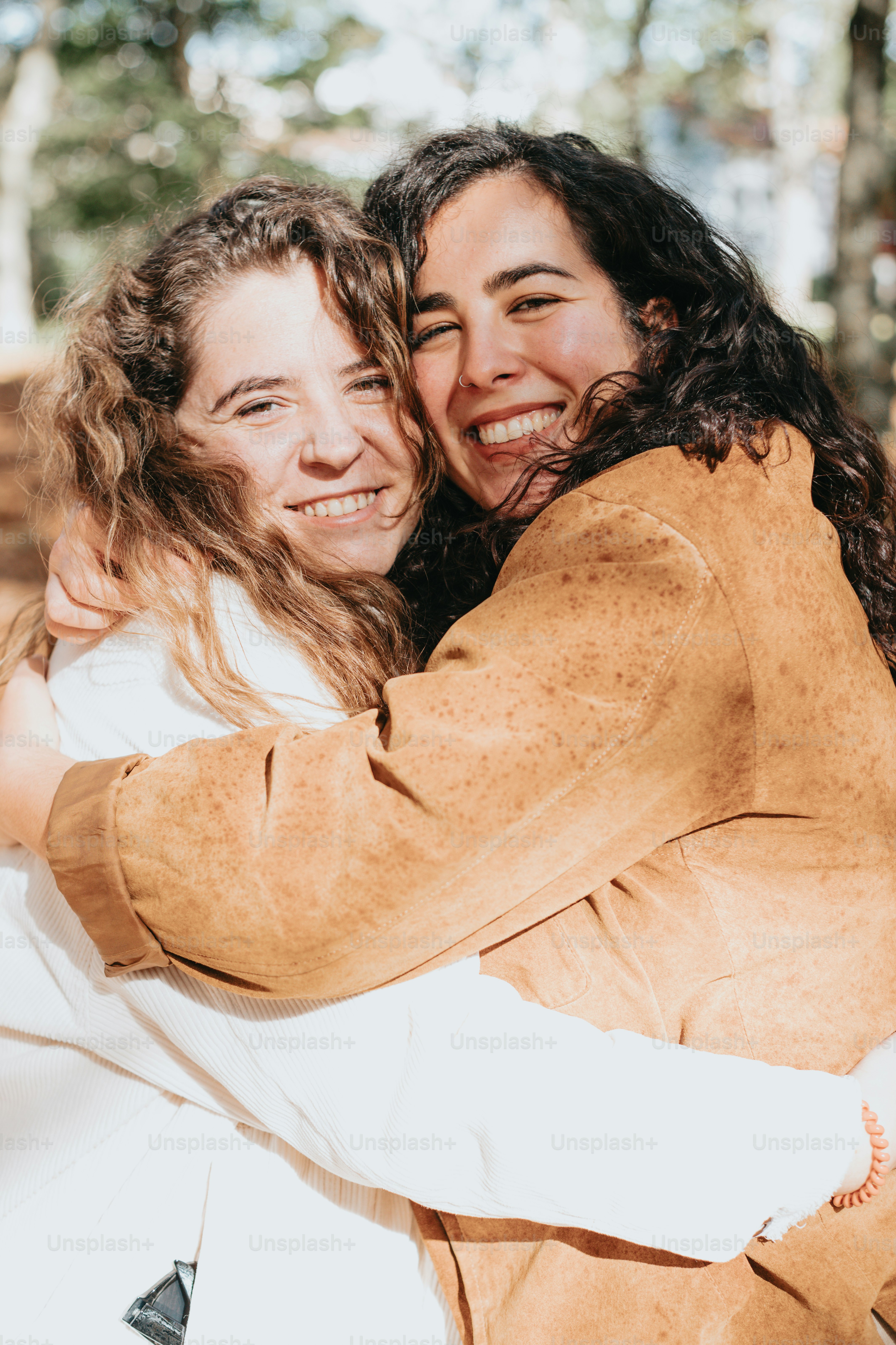 People Hugging Pictures | Download Free Images on Unsplash