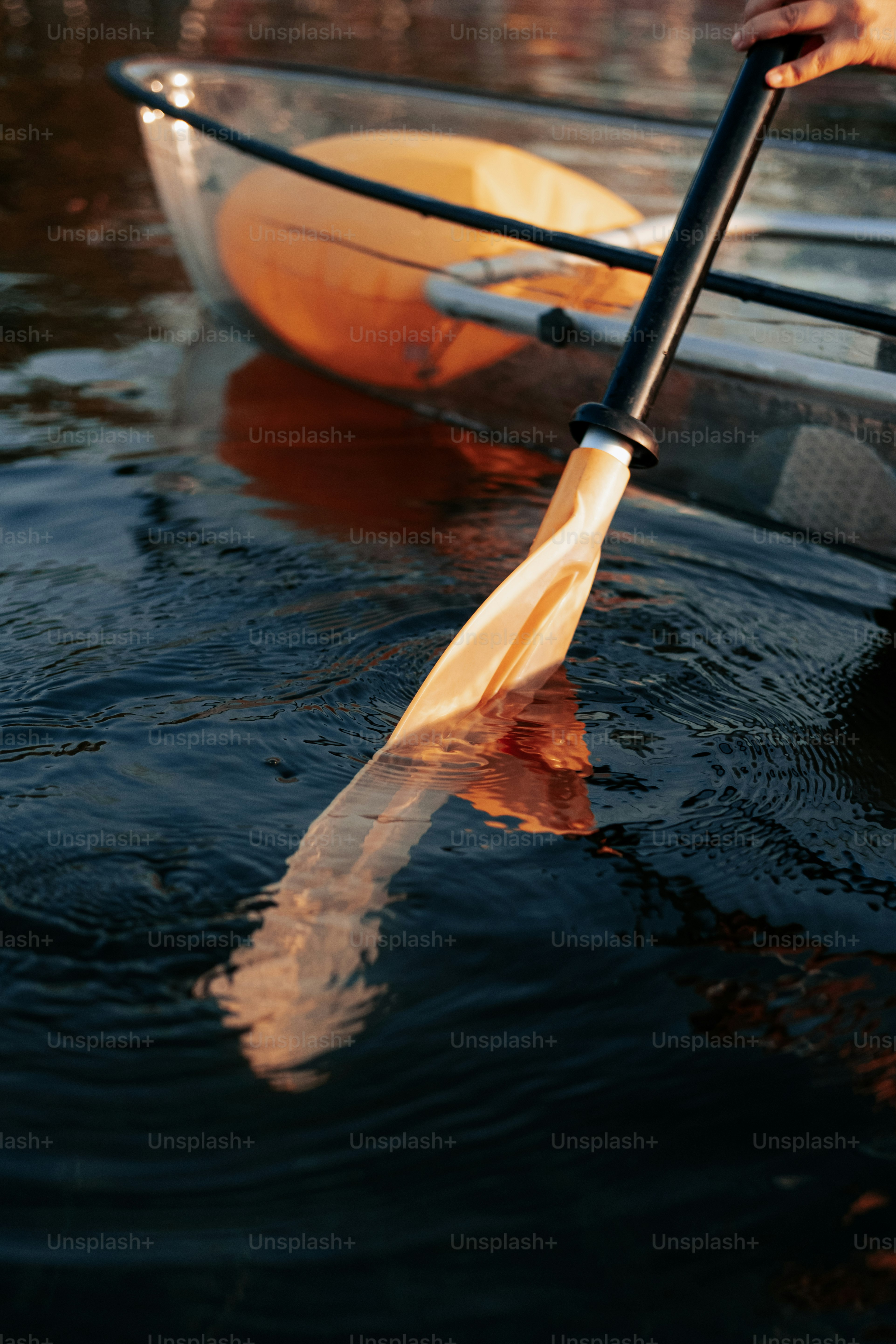 A person rowing a boat on a body of water photo – Fitness Image on Unsplash