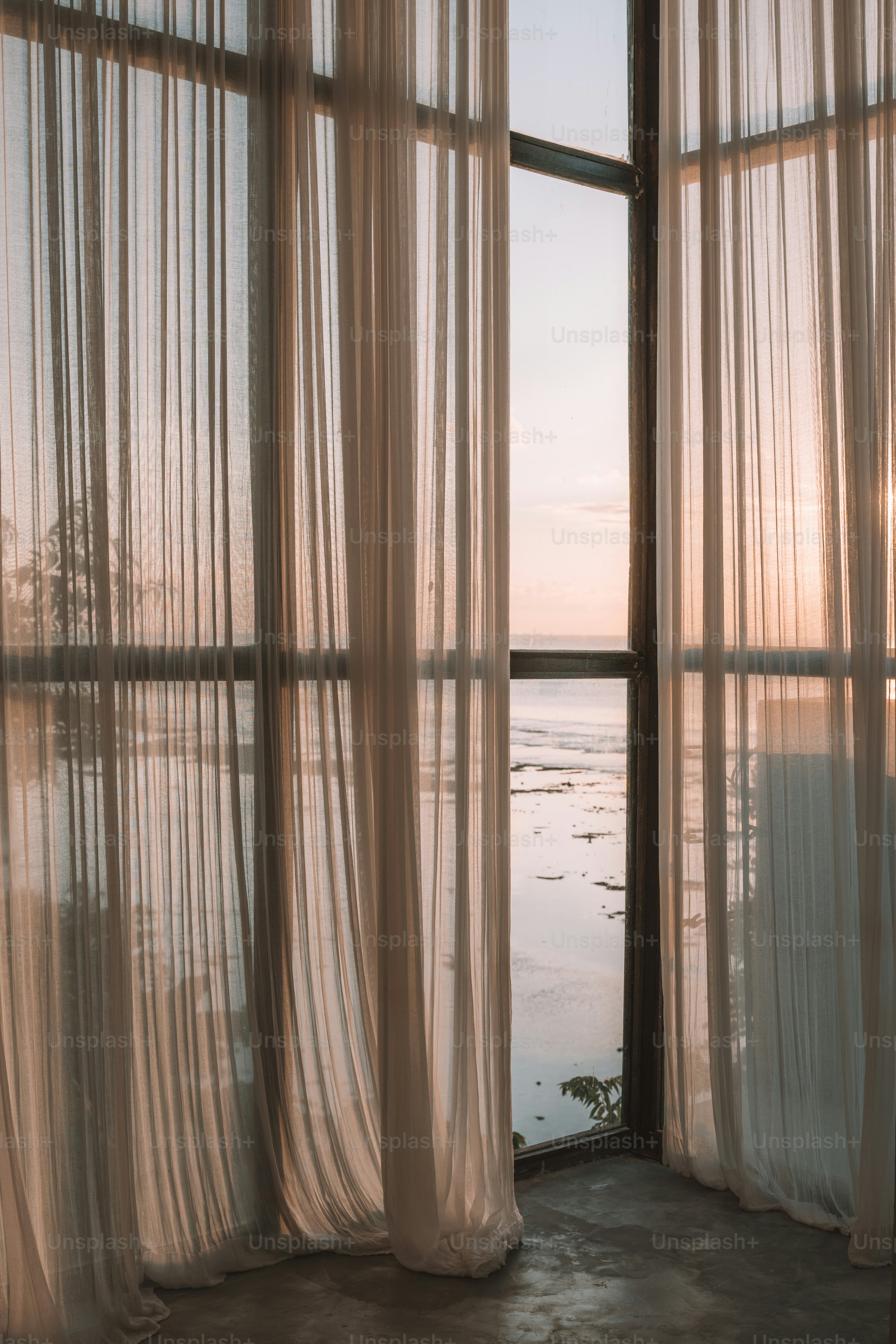Window Light Pictures | Download Free Images on Unsplash