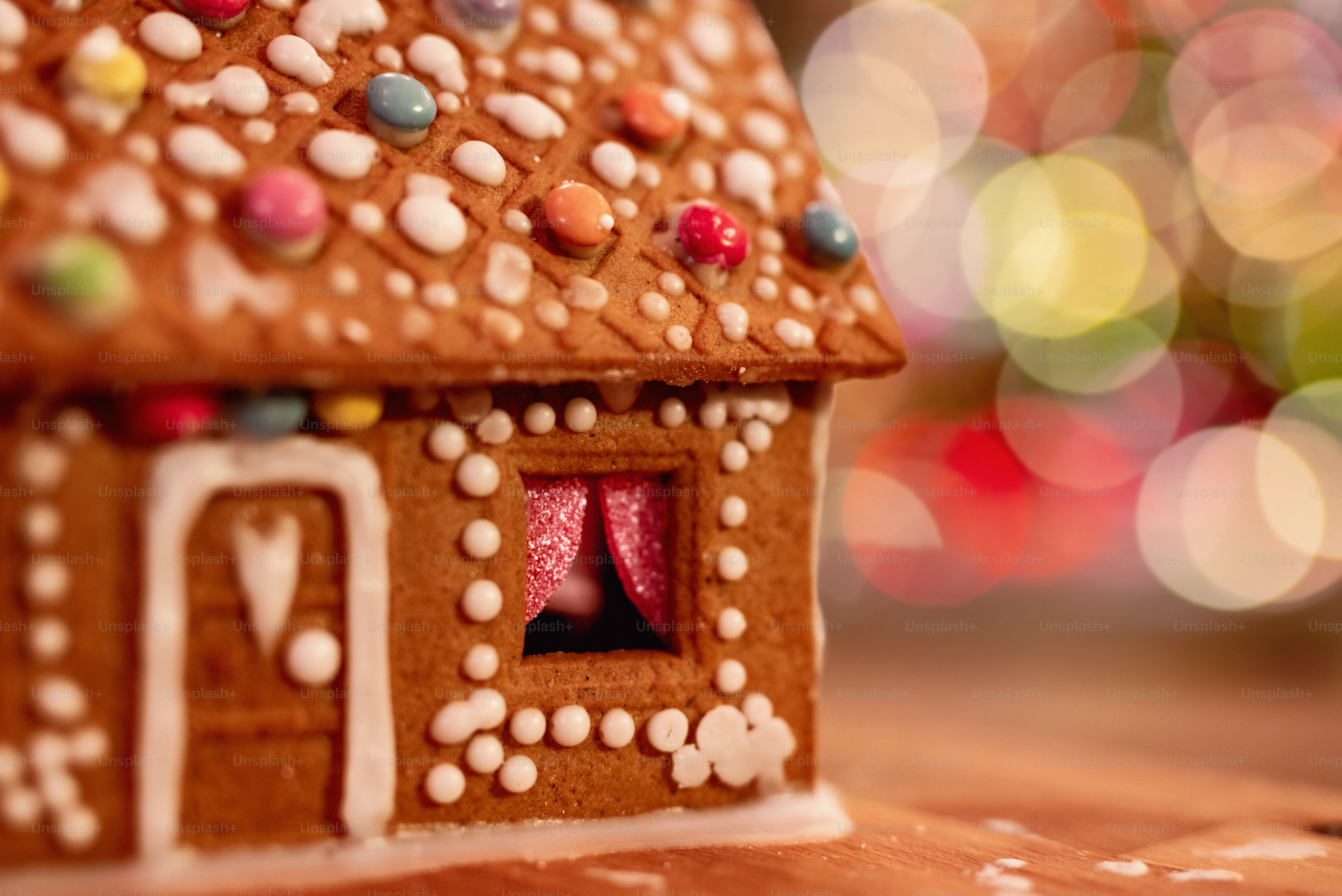 A close up of a gingerbread house on a table photo – Gingerbread house ...