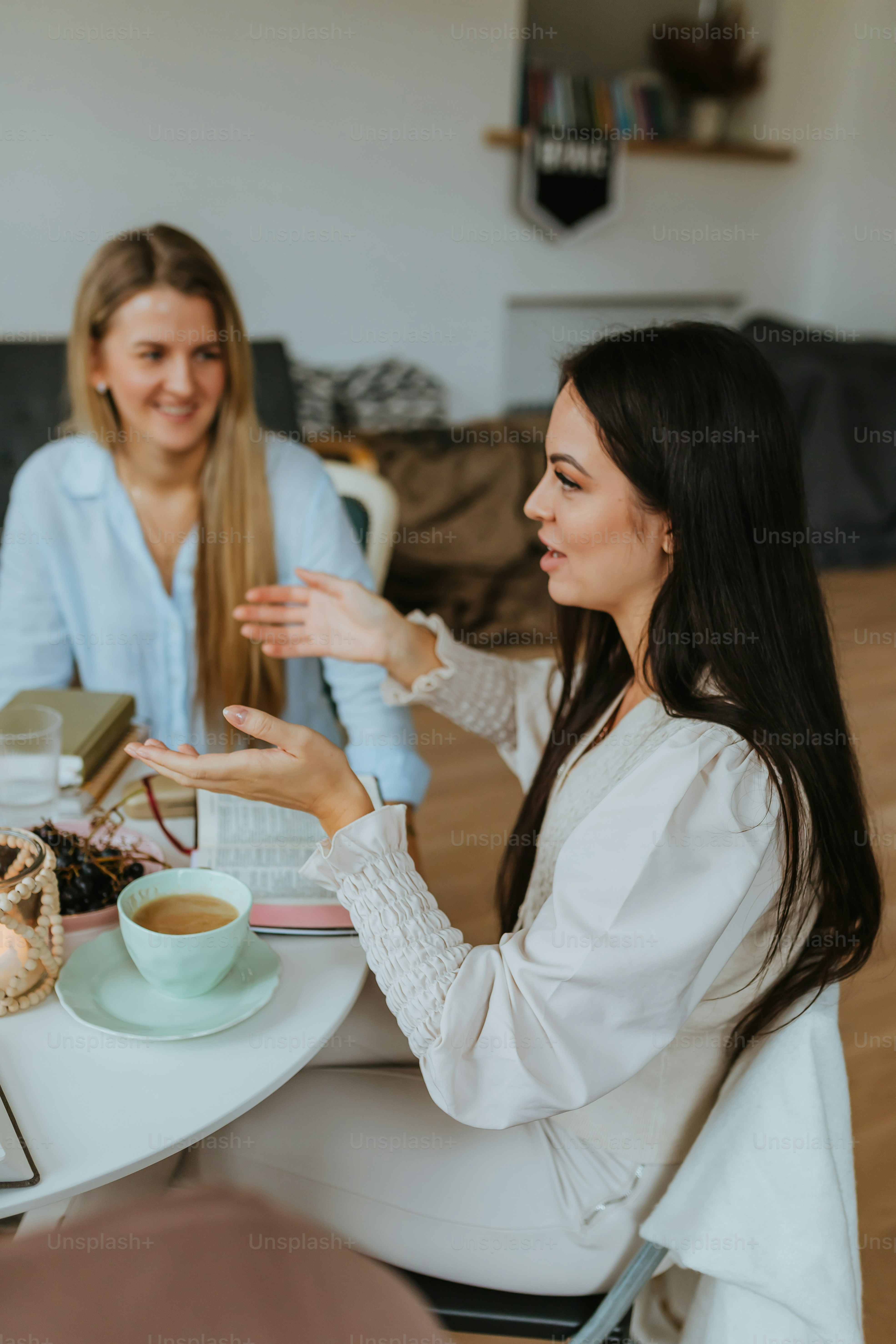 750+ People Talking Pictures | Download Free Images on Unsplash