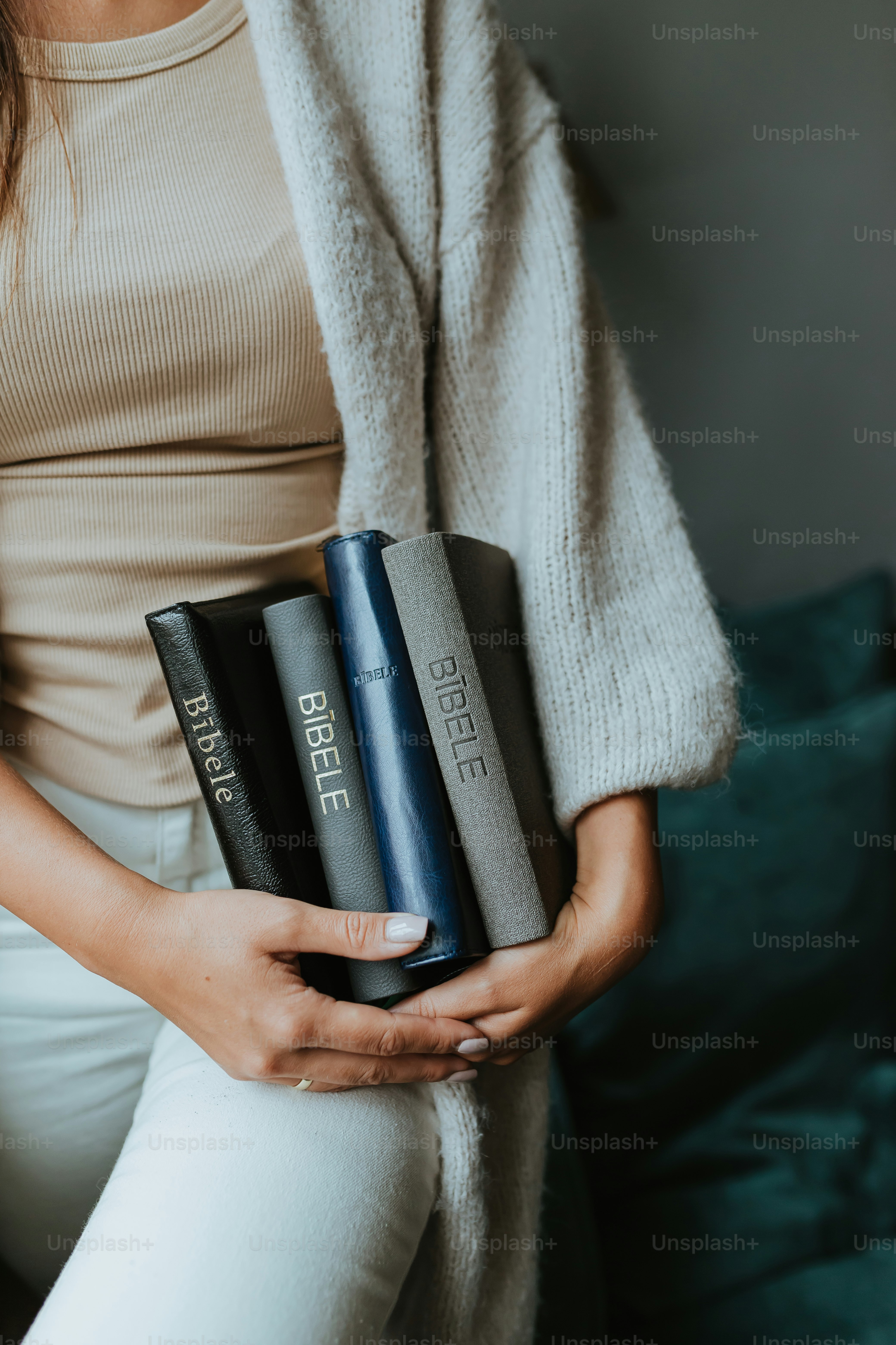 Bibles Pictures | Download Free Images on Unsplash