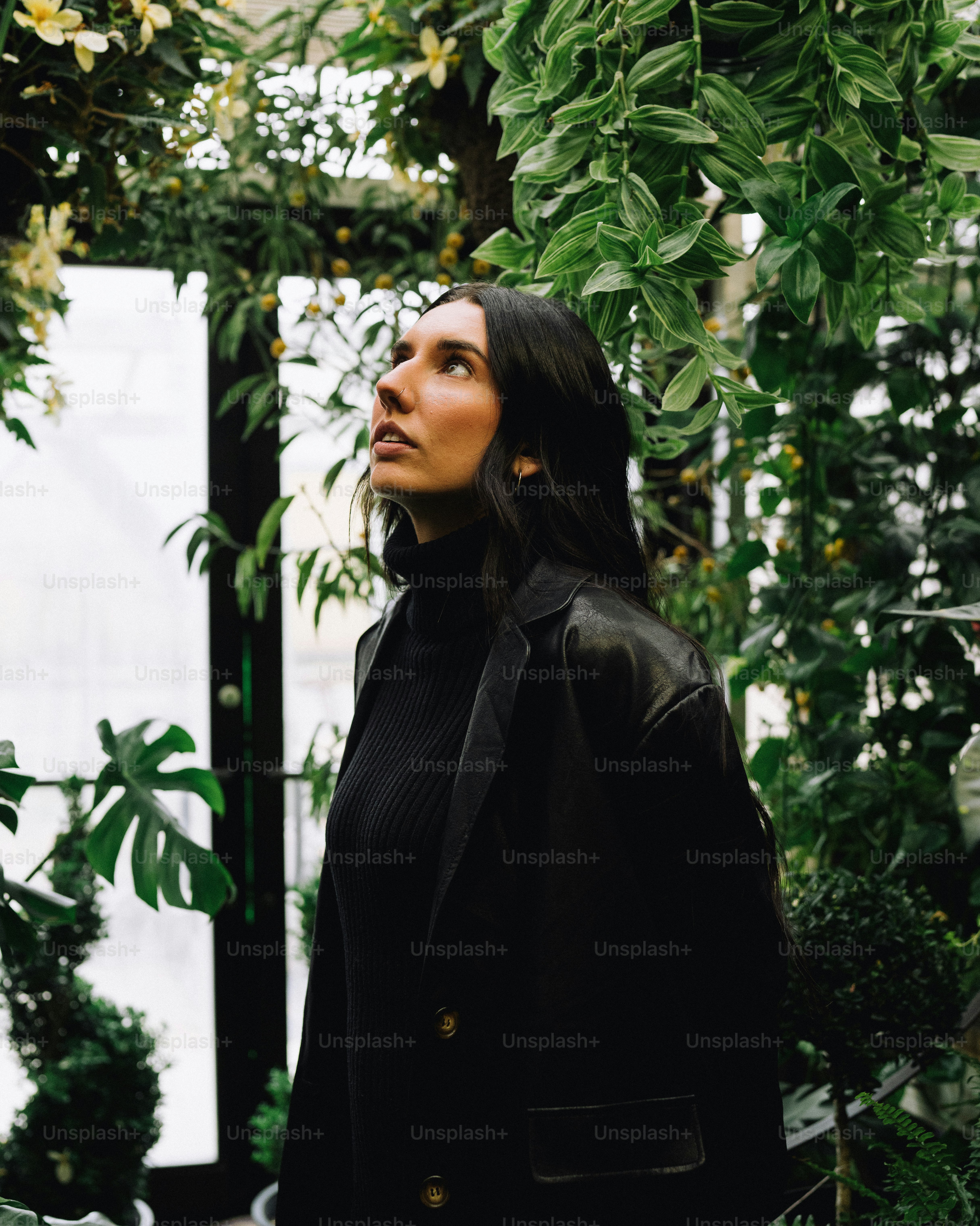 Woman Looking Up Pictures | Download Free Images on Unsplash