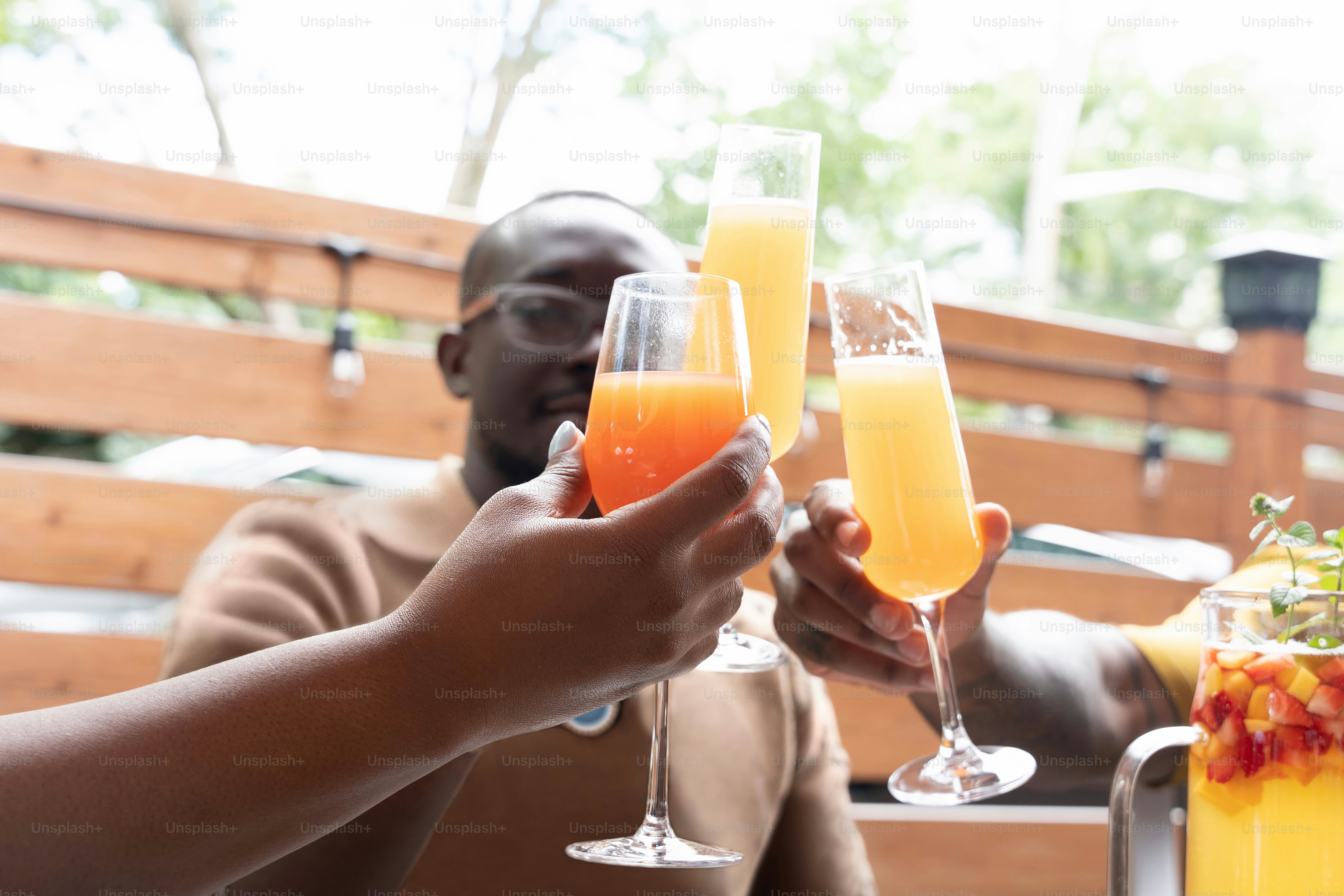 Imágenes de Gente Brindando | Descarga imágenes gratuitas en Unsplash