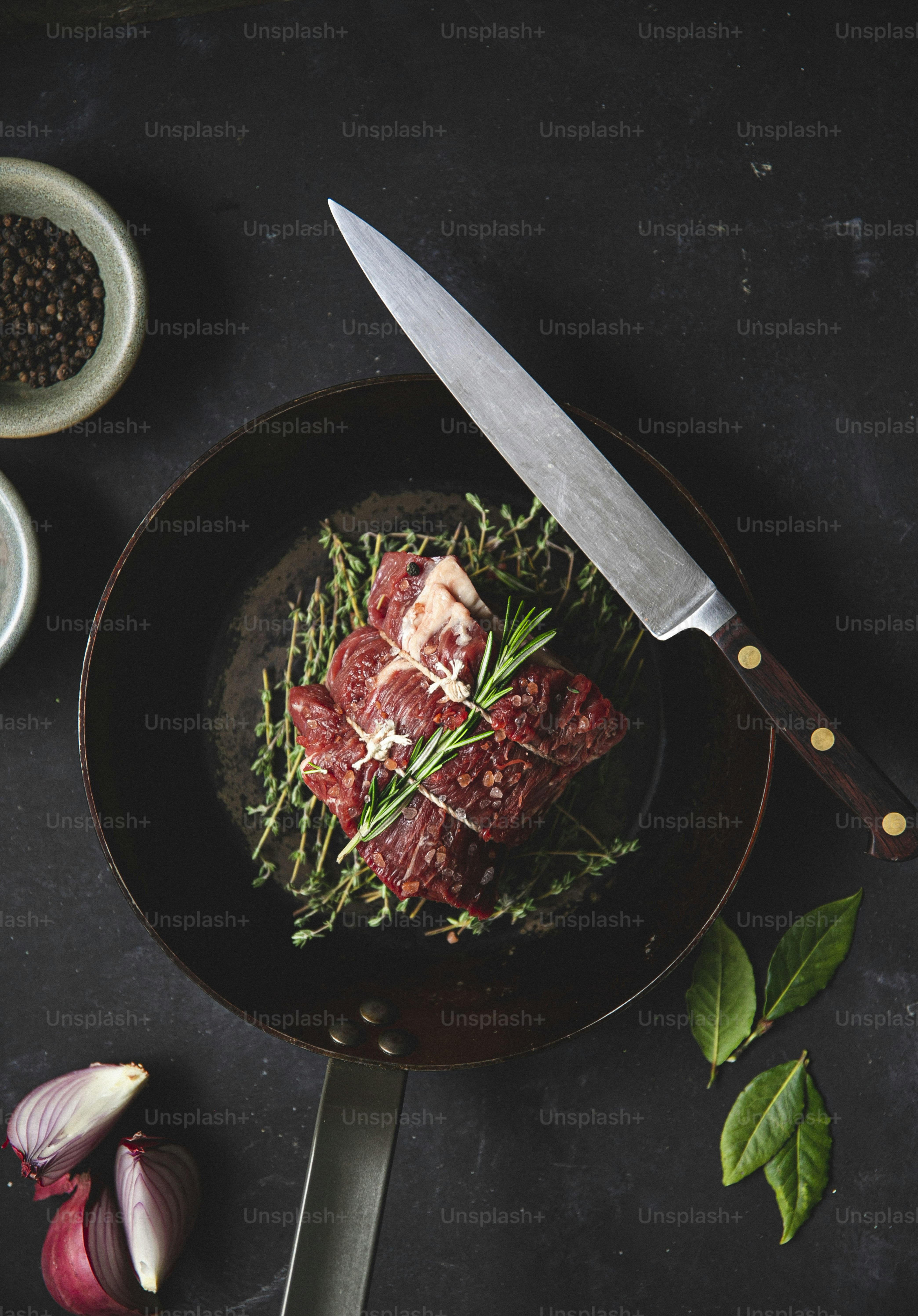 A steak in a frying pan with a knife on the side photo – Beef joint ...