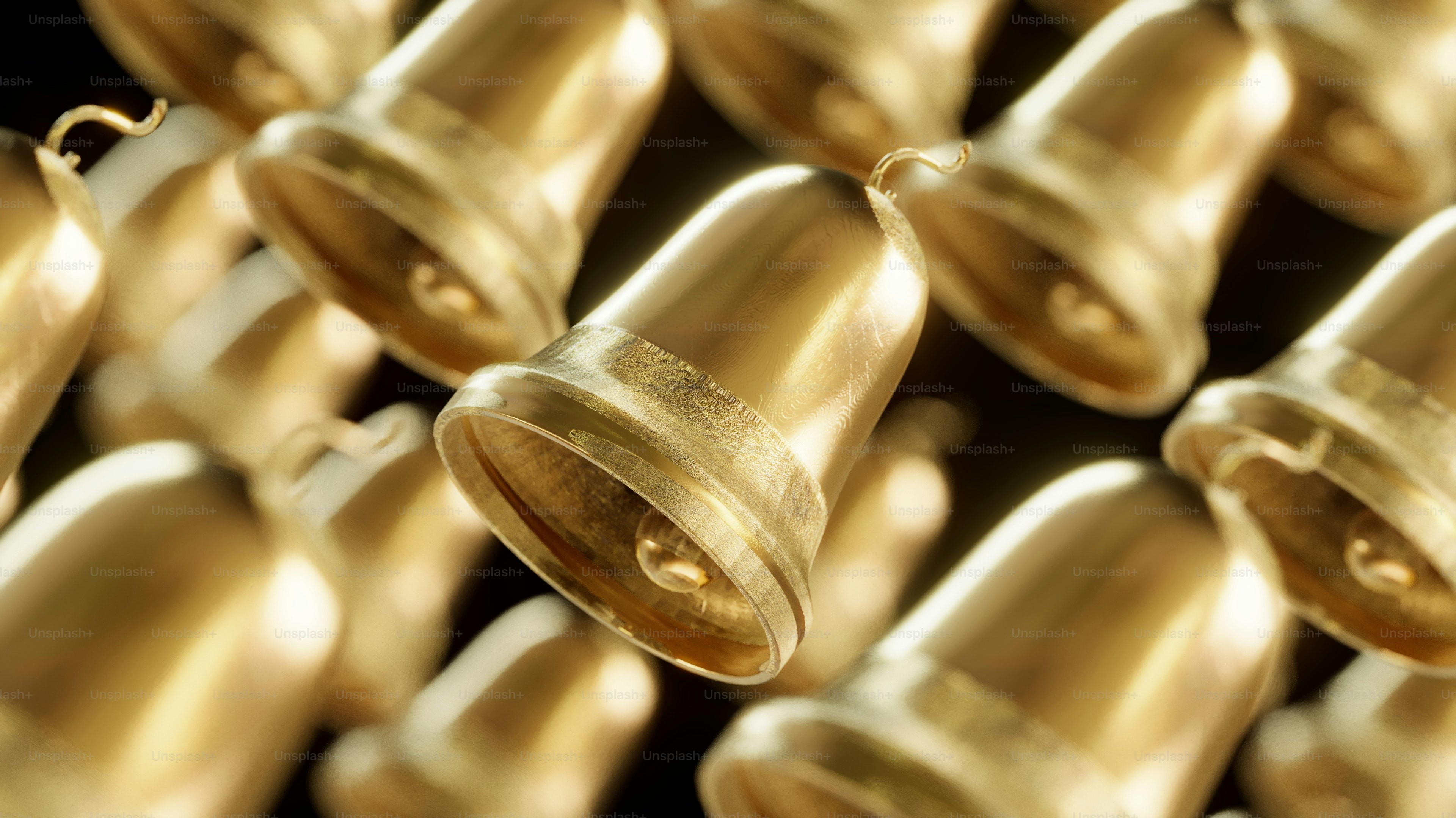 A close up of a bunch of bells photo – Christmas bells Image on Unsplash