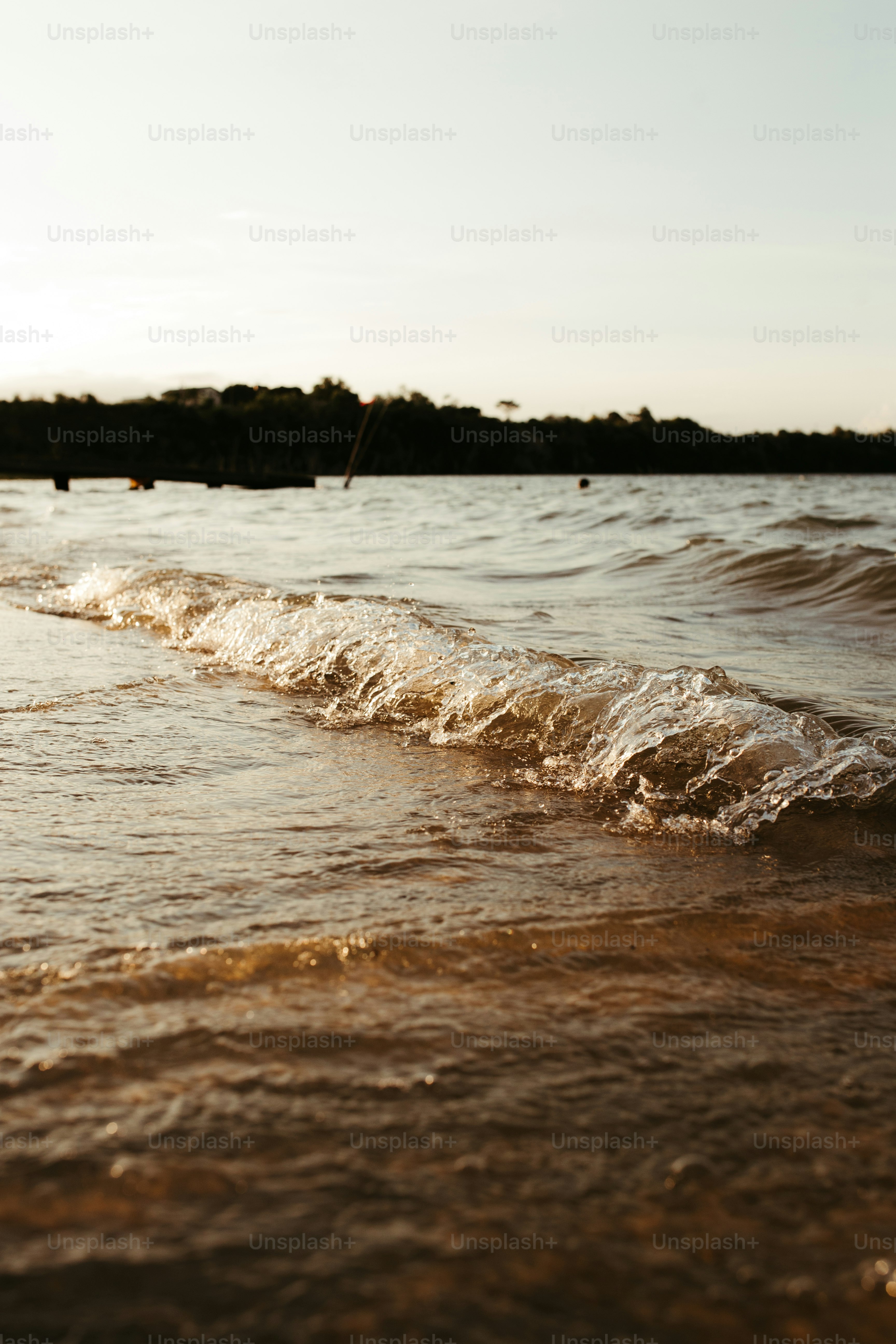 A wave is coming in to shore on a sunny day photo – Waves Image on Unsplash