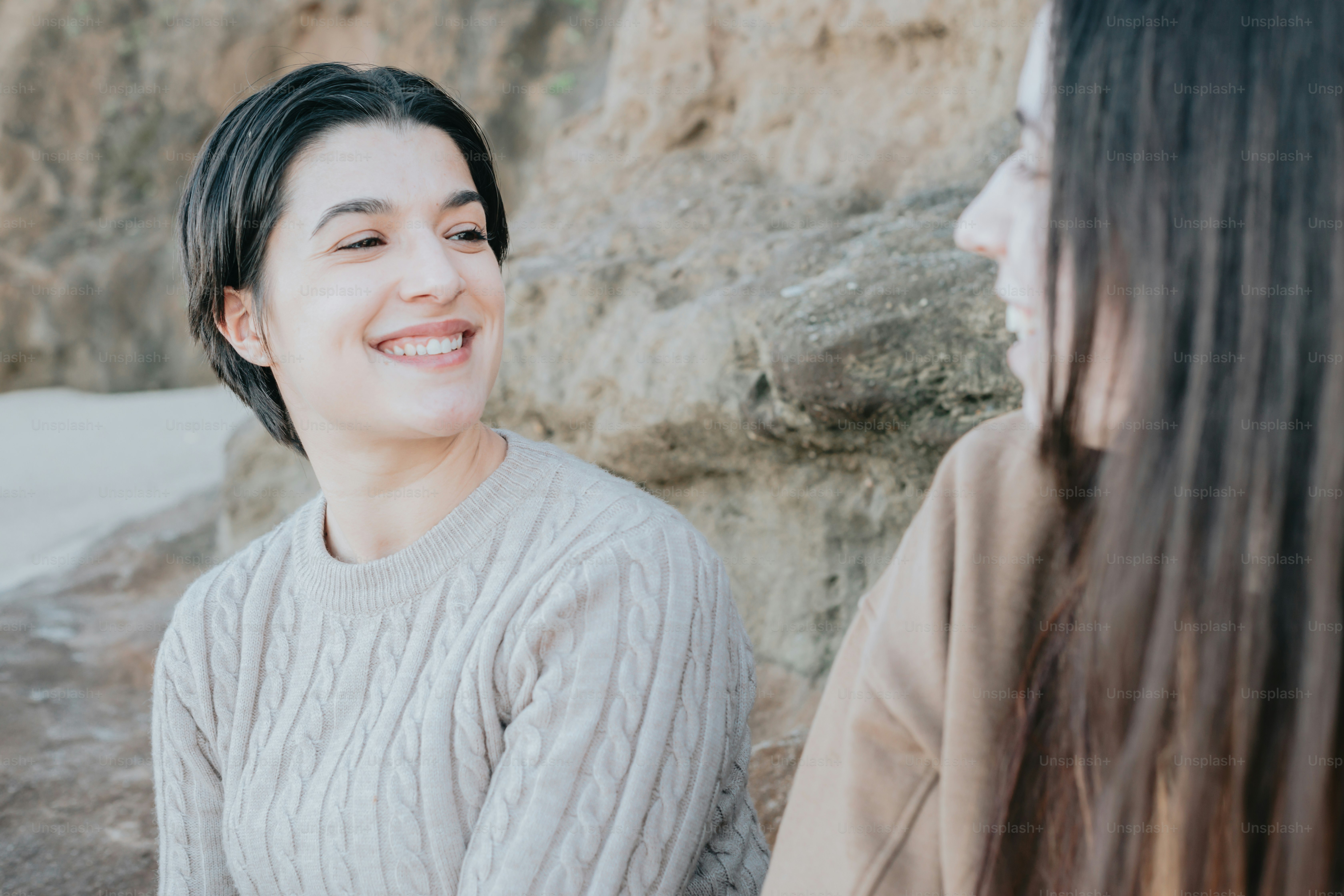 Hold Hand Pictures | Download Free Images on Unsplash