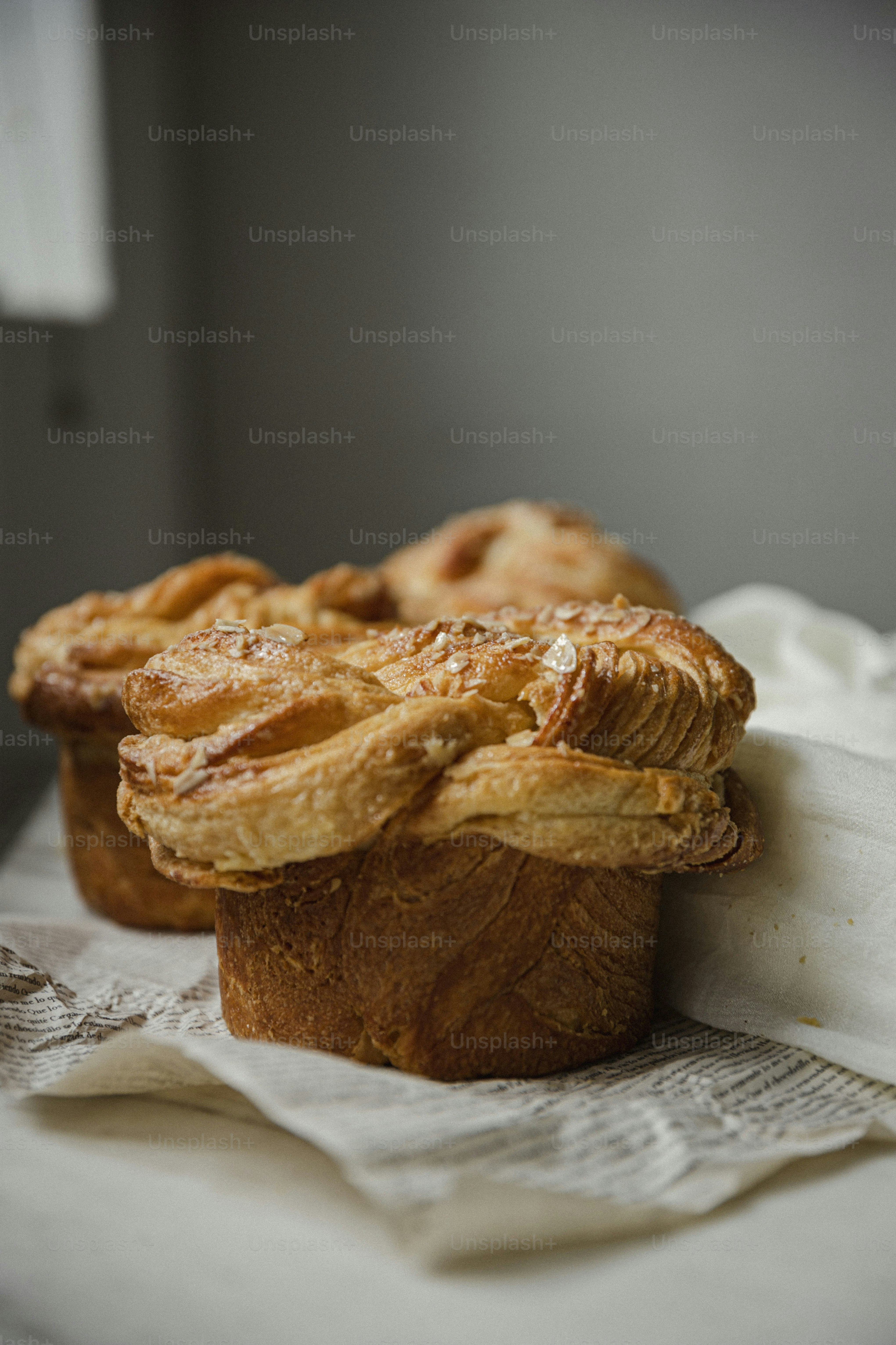 A close up of a pastry on a napkin photo – Pastry Image on Unsplash