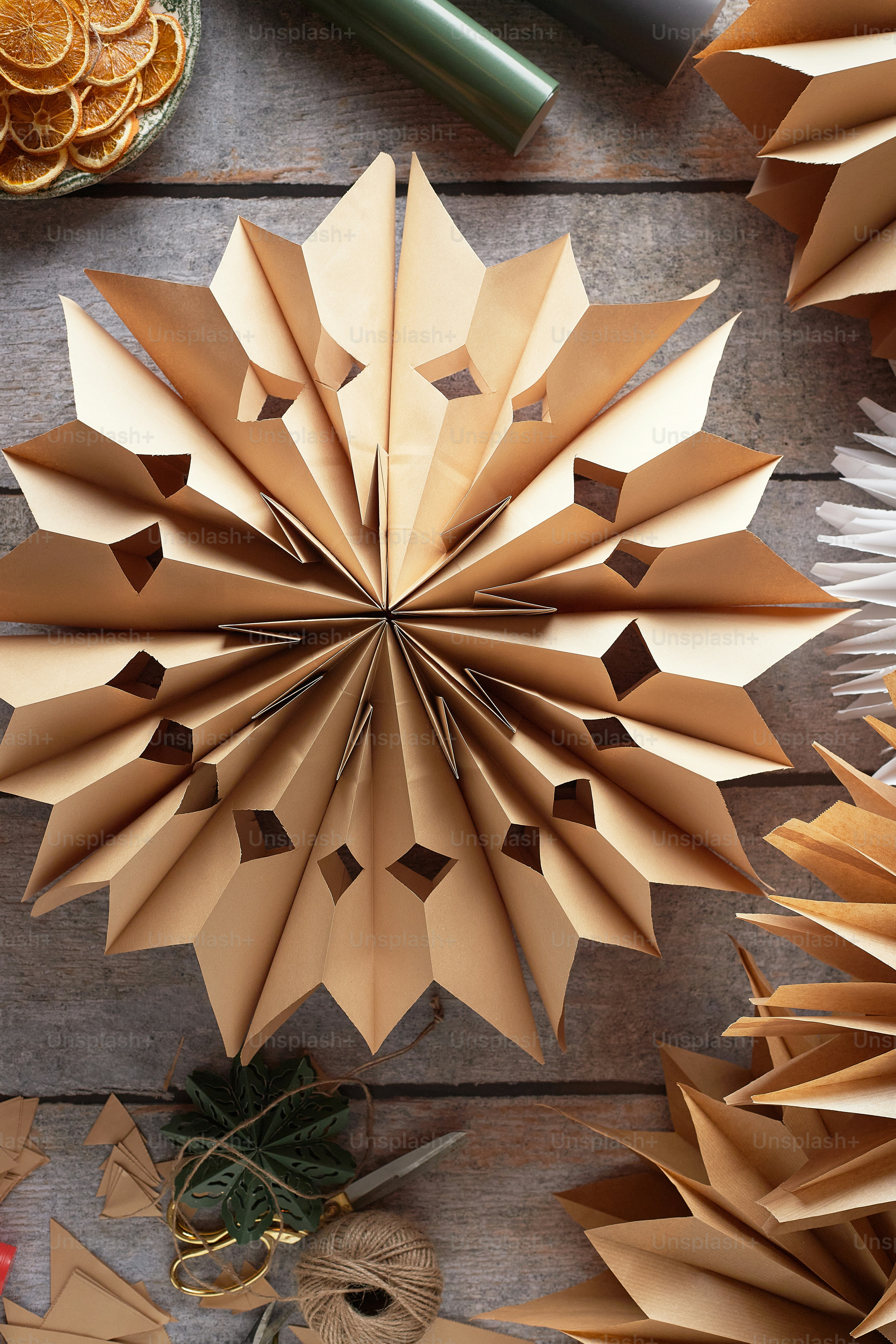 A paper star made out of paper photo – Decorations Image on Unsplash