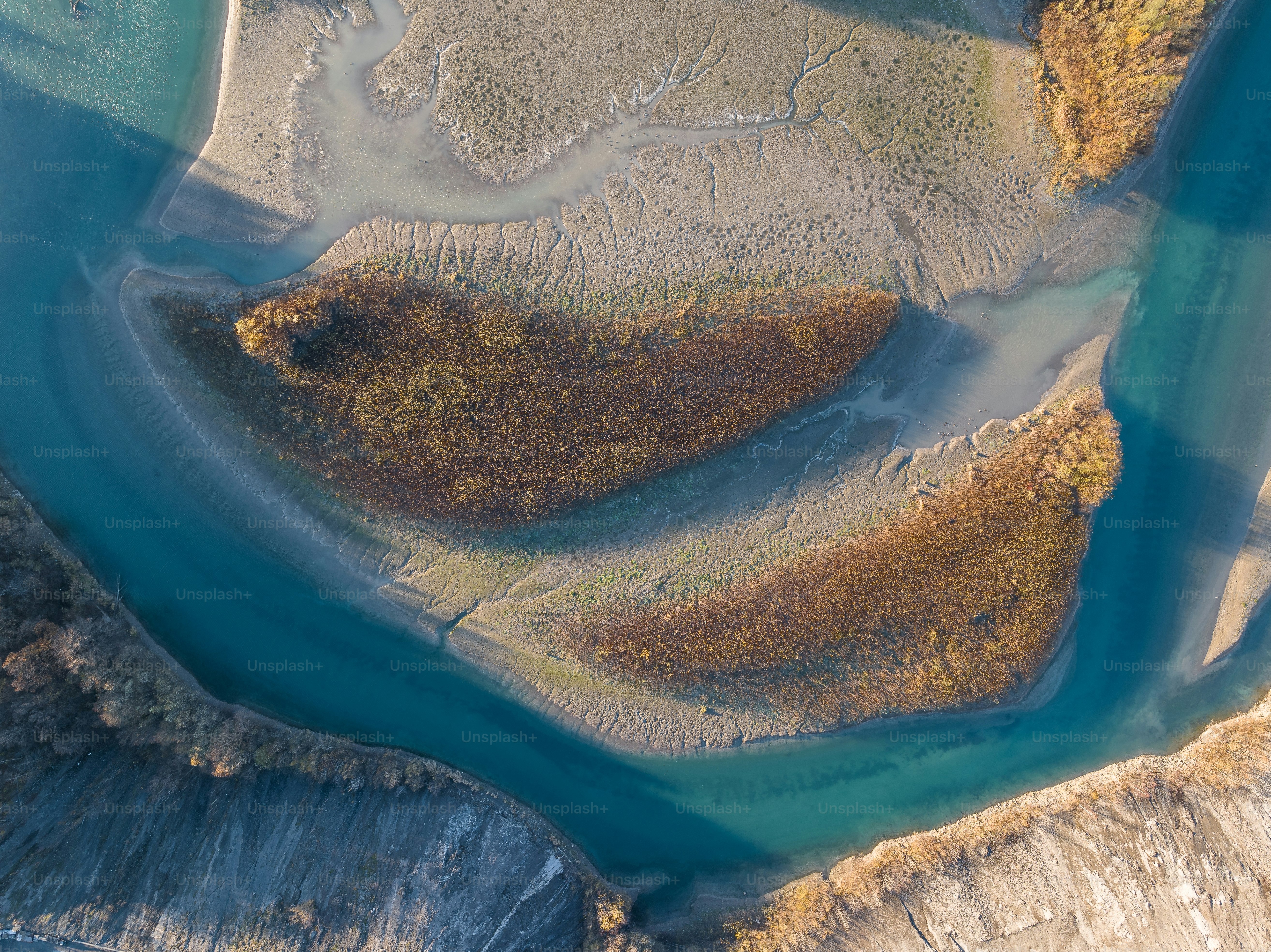 A close-up of a river photo – Riverside Image on Unsplash