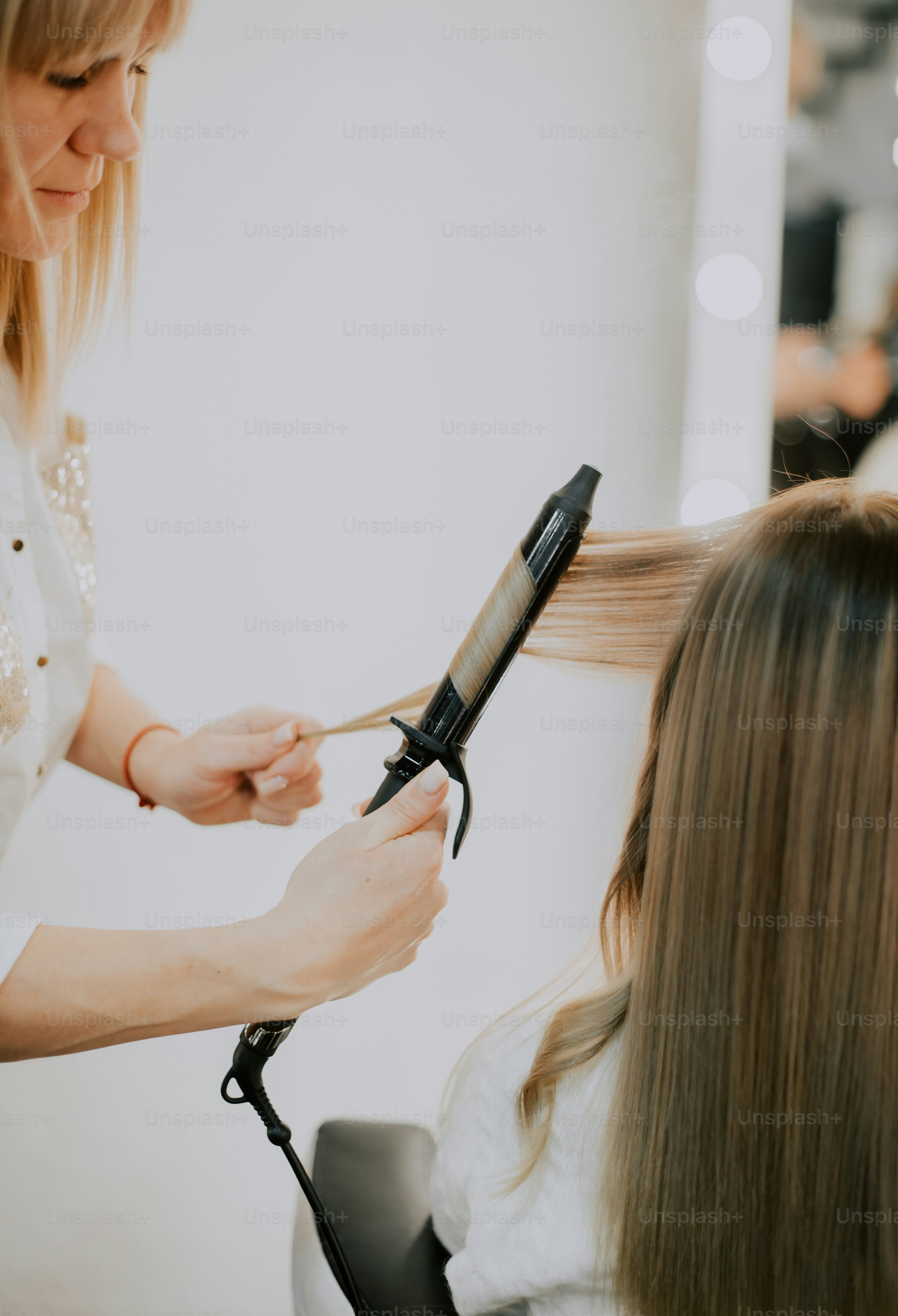 A woman getting her hair done photo – Job Image on Unsplash